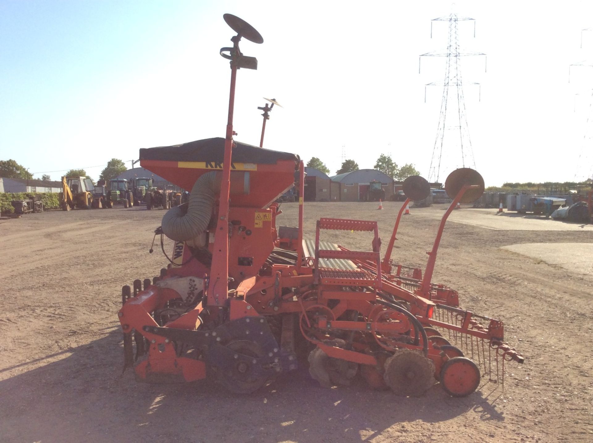 KRM 4m Maxidrill SR2 combination drill. Comprising rigid leg tines, two ...
