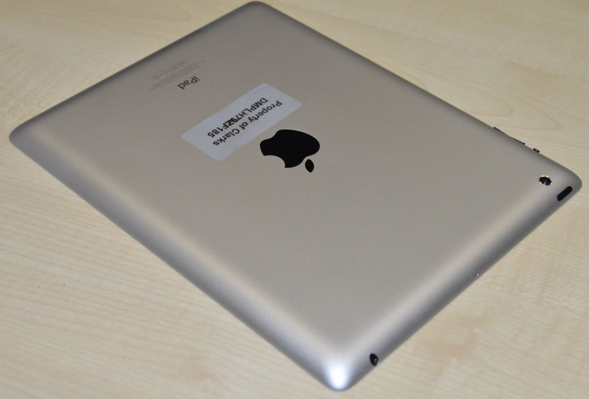 1 x Apple iPad 4th Generation in White - Model A1458 - 16gb Storage ...