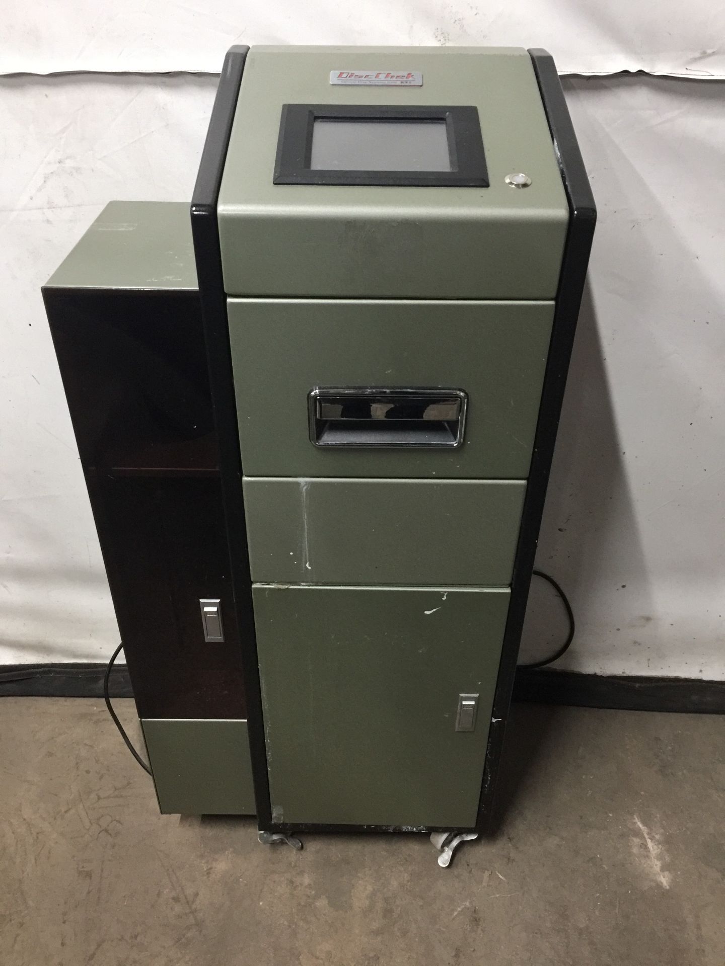 Eco Master disc repair machine The Eco Master is an automated disc ...