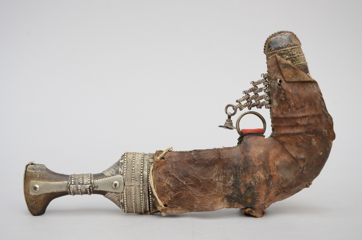 Dagger from Yemen, 'jambiya' (16x30cm)