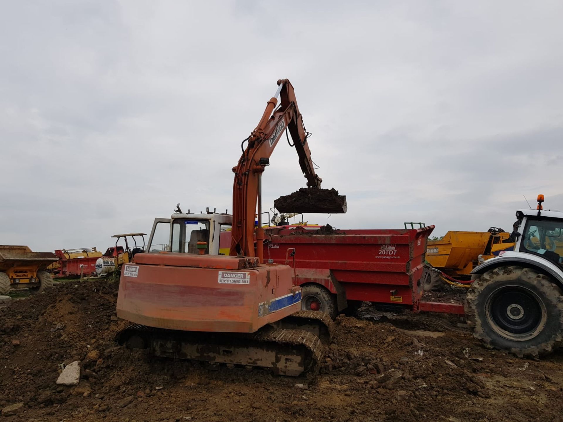 DS - 1995 DAEWOO DH130-2 TRACKED DIGGER / EXCAVATOR 13 TONNE *PLUS VAT ...