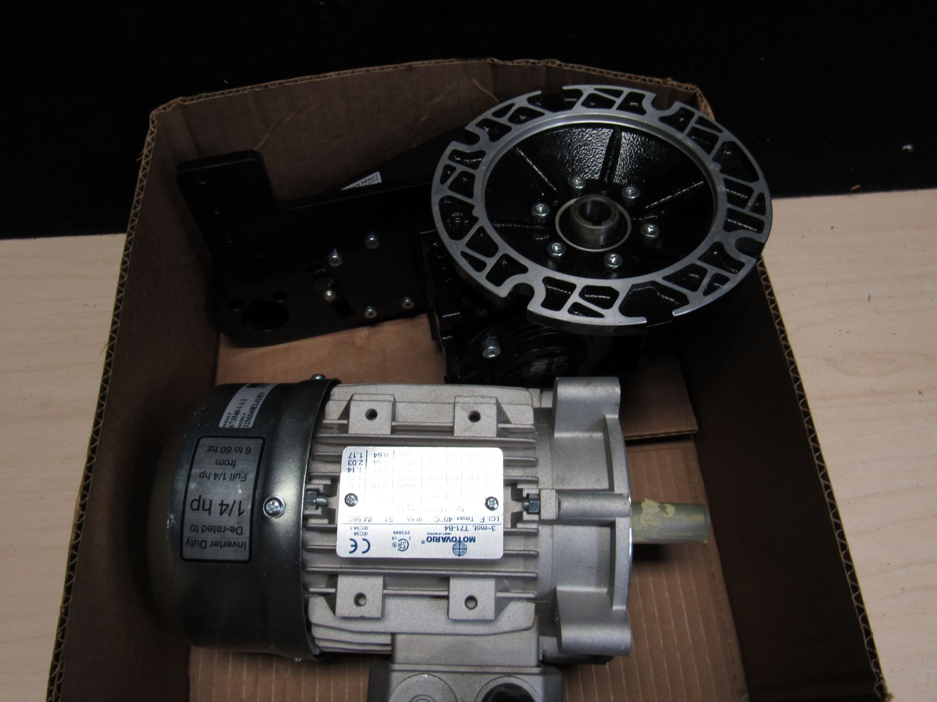 MOTOVARIO T71-B4 MOTOR W/ DORNER 32M040ES MOTOVARIO 6503826-057 GEAR DRIVE