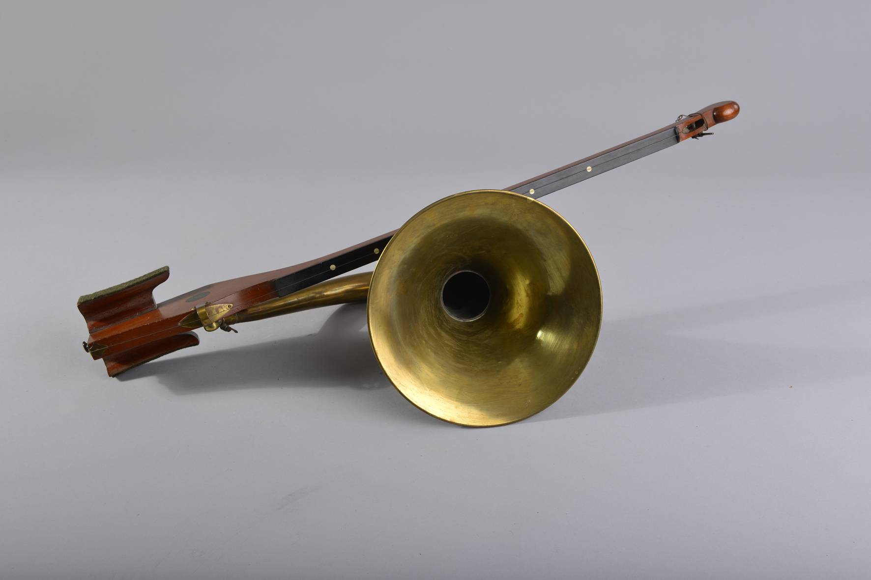 Phonofiddle gemarkt A. T. Howson, England, um 1920, Mahagoni, Messing ...