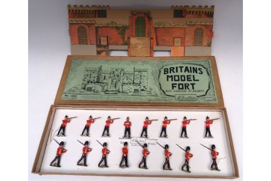 Britains set 1394, VERY RARE Model Fort with Garrison of Soldiers ...