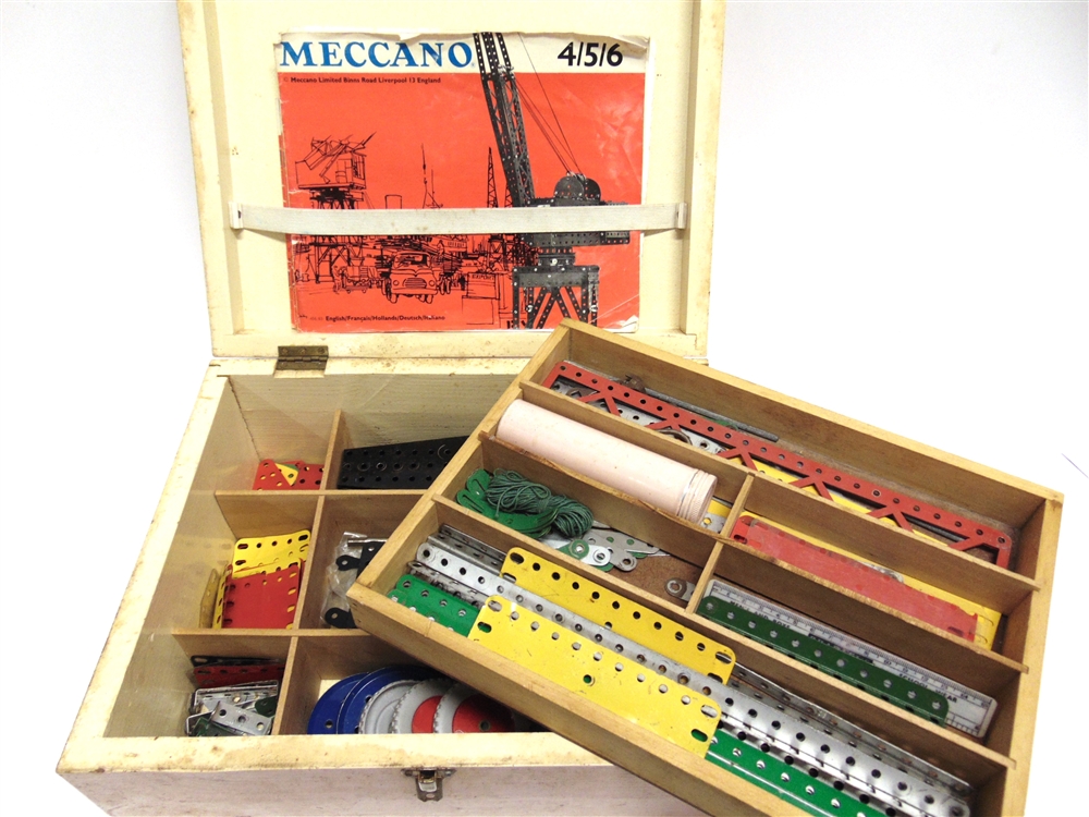 A MECCANO COLLECTION circa 1960s, in a wooden box with a lift-out tray.