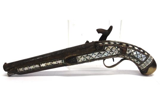 AN INDIAN FLINTLOCK PISTOL 19th century, with mother-of-pearl inlaid ...