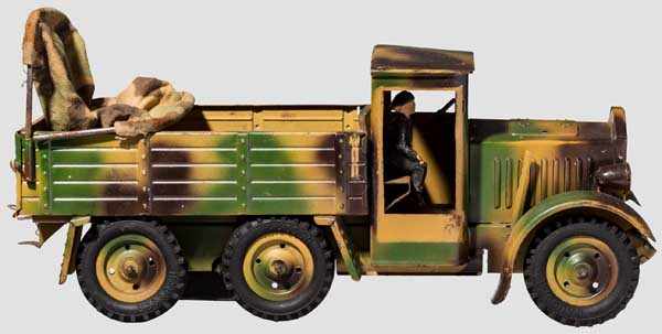 Hausser-Lkw 734 in Mimikry mit Plane und Panzerfigur Lkw/Zugwagen 734 ...