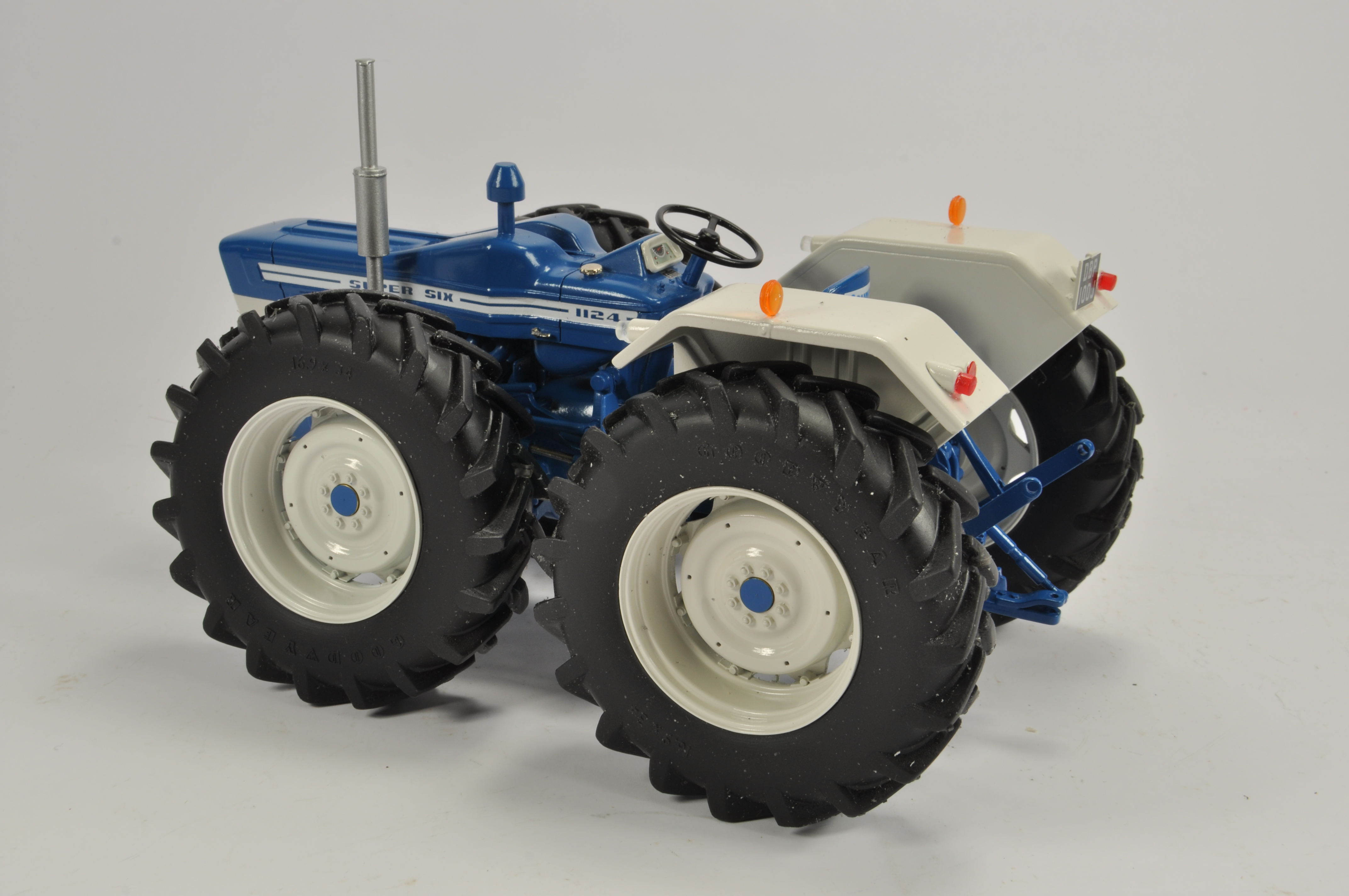 DBP Models 1/16 Scale County 1124 Super 6 Tractor. Force. This sought ...
