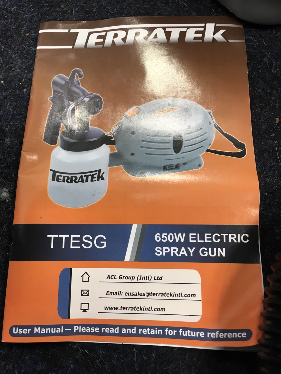 A Terratex electric spray gun, the 650W compressor with pipe, spay can ...