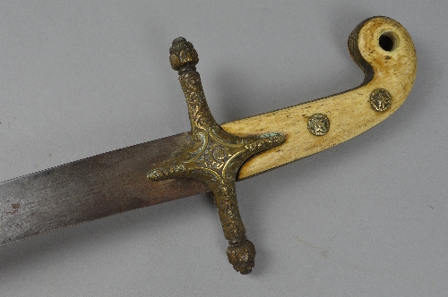 A 19TH CENTURY MAMELUKE CROSS HILTED SWORD, no scabbard, this Scimitar ...