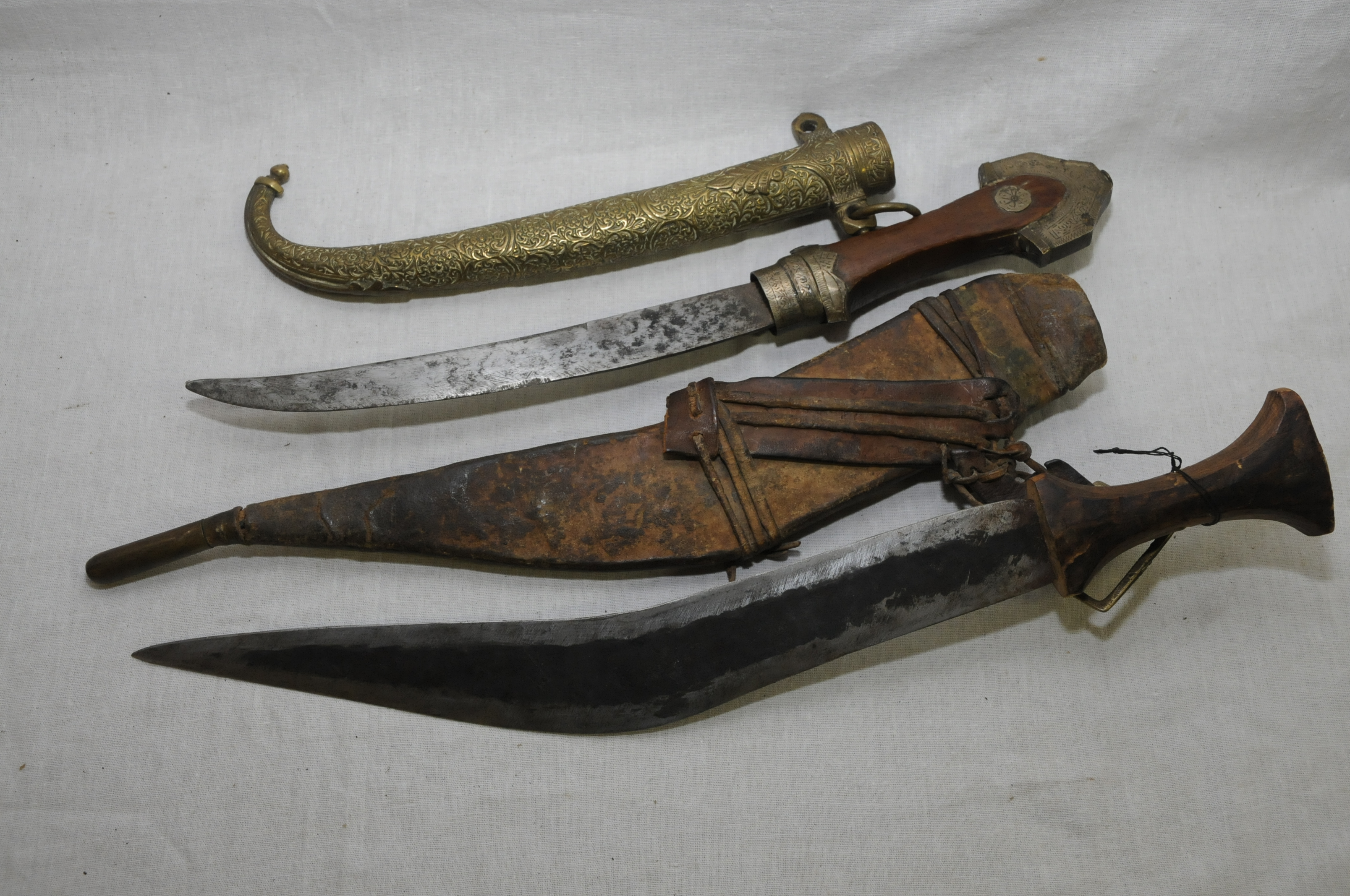Indo Persian dagger with 9 inch curved blade and wooden grip with ...