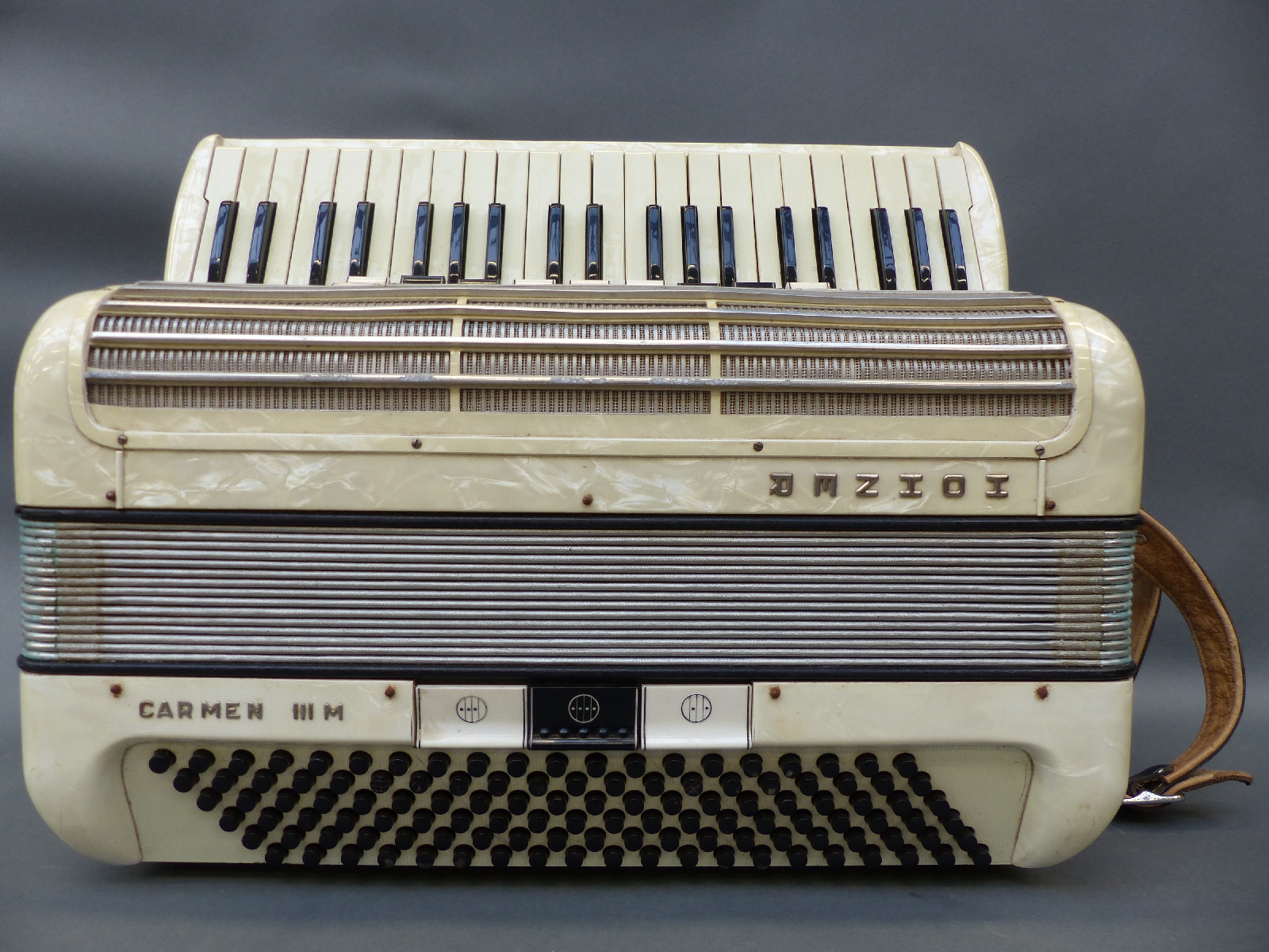 Hohner Carmen III M 120 bass piano accordion with nine treble couplers ...