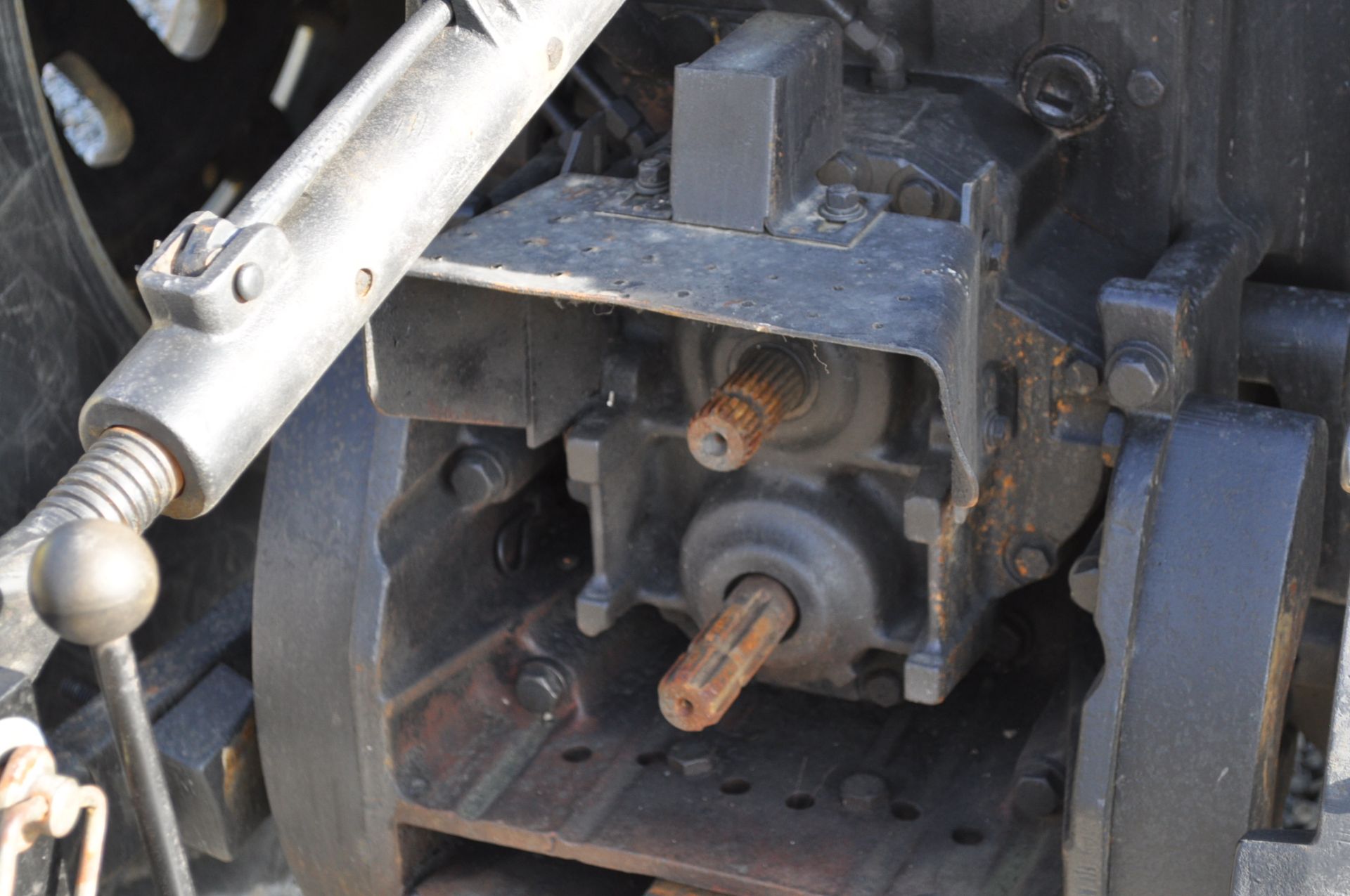 International 5088 tractor, CHA, 20.8 R 38 rear, 11L-16 front, 2 hyd ...