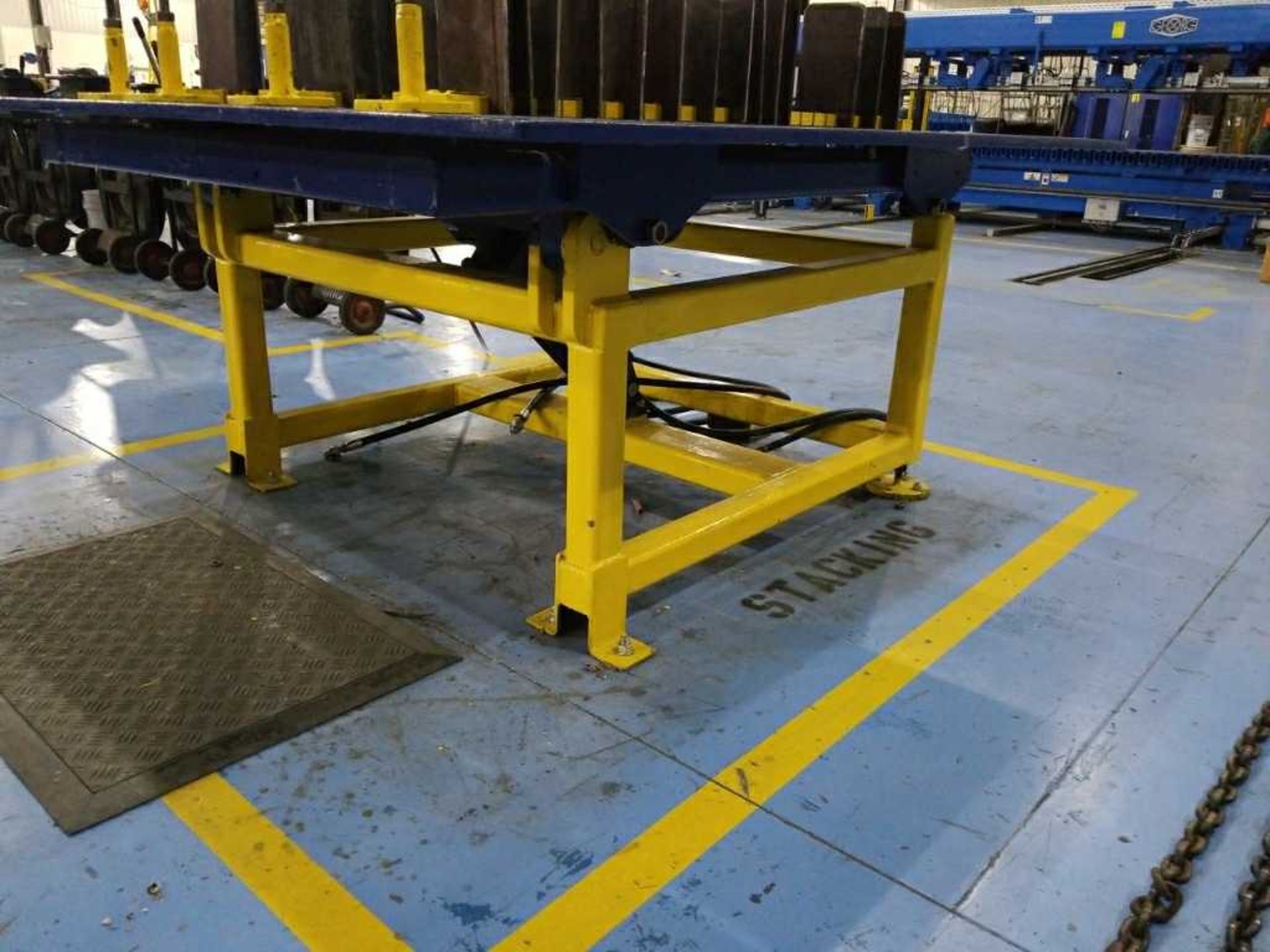 { Option of lots: 369, 370 } } } Hydraulic Stacking Lift Table 8000 ...