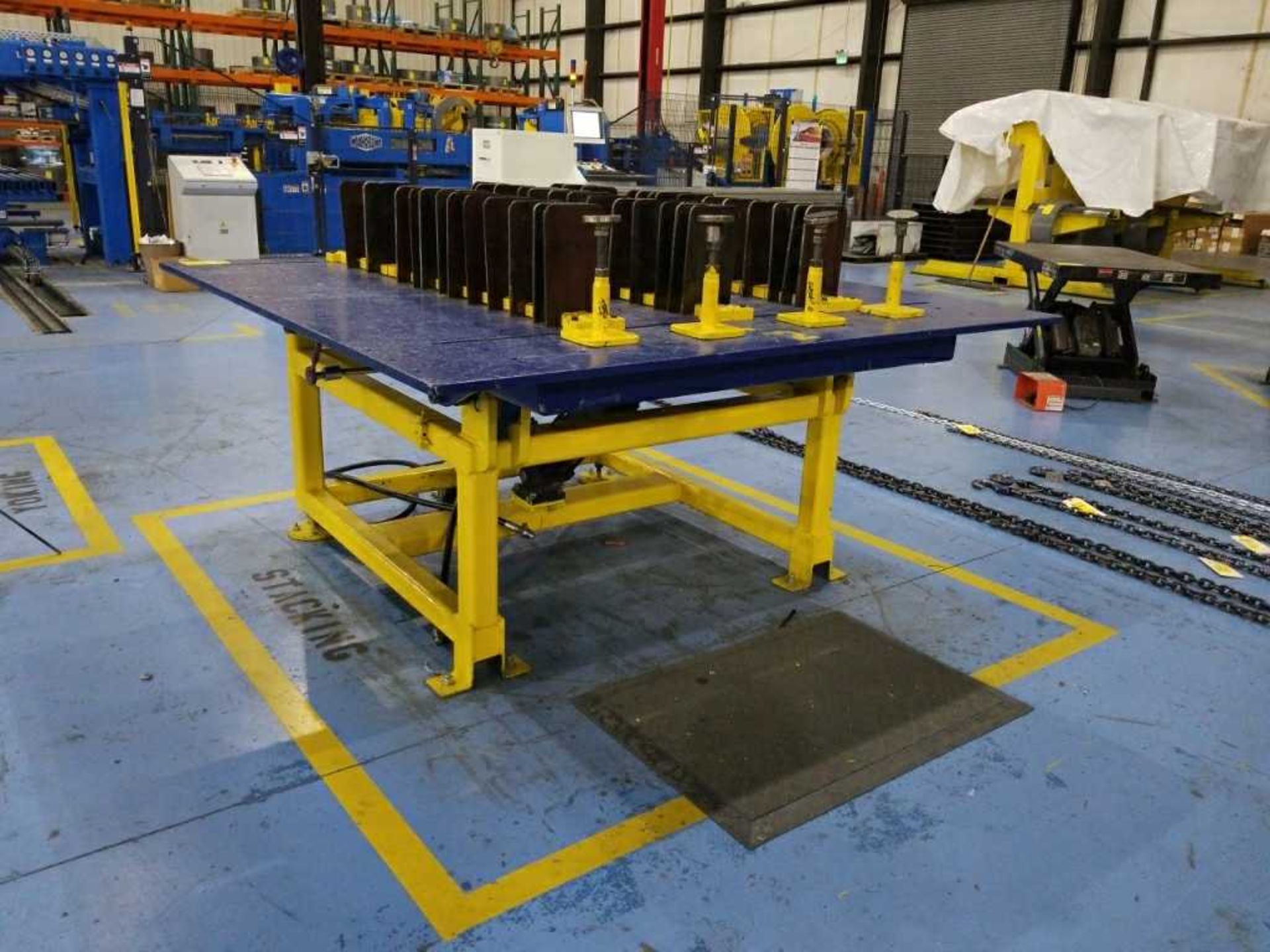 { Option of lots: 369, 370 } } } Hydraulic Stacking Lift Table 8000 ...