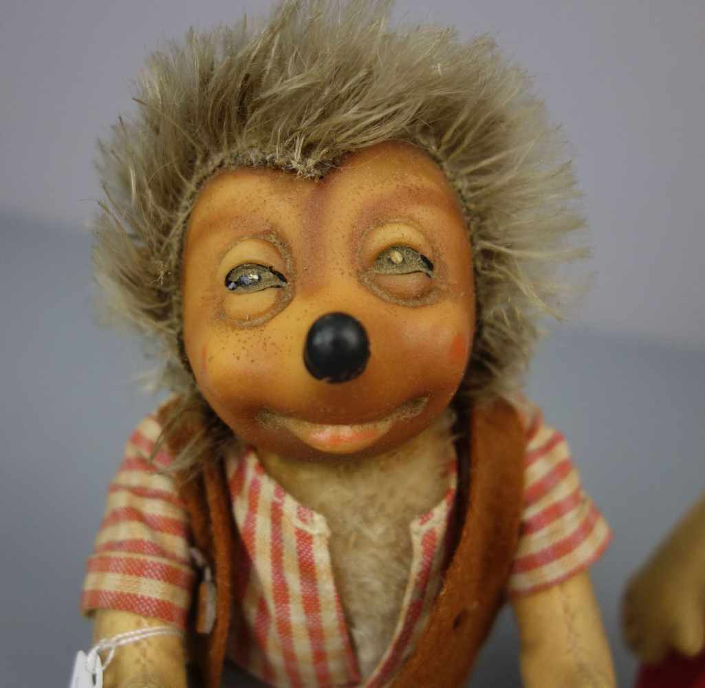 PAAR SPIELFIGUREN / PLÜSCHFIGUREN: Mecki und Micki, 1970er Jahre. Mecki ...