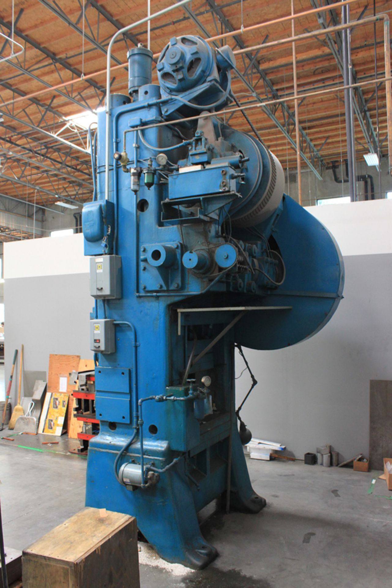Minster Knuckle Joint Press | 400 Ton x 30" x 31", Mdl: 90-400, S/N: 90 ...
