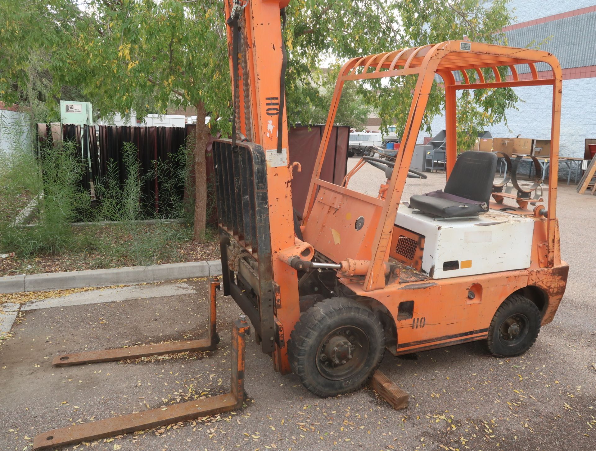 TOYOTA FORK LIFT, 2 STAGE MAST, 3695 HRS, MDL. 02-FG25 SN. 02-FG25-17655