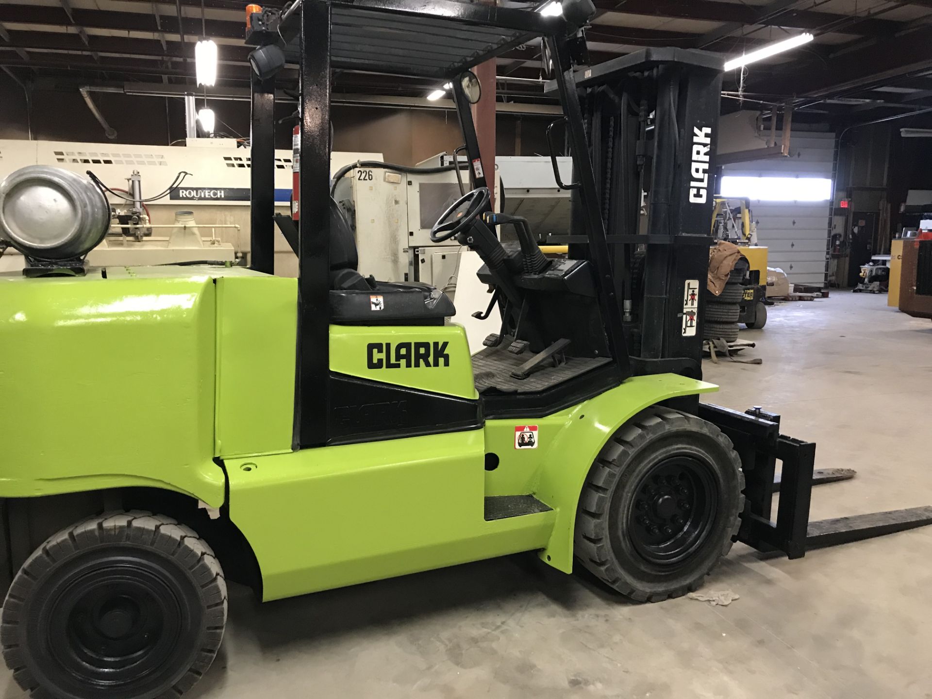 CLARK (CGP50) 10,000 lbs. CAP. OUTDOOR LPG FORKLIFT (PROPANE TANK NOT ...