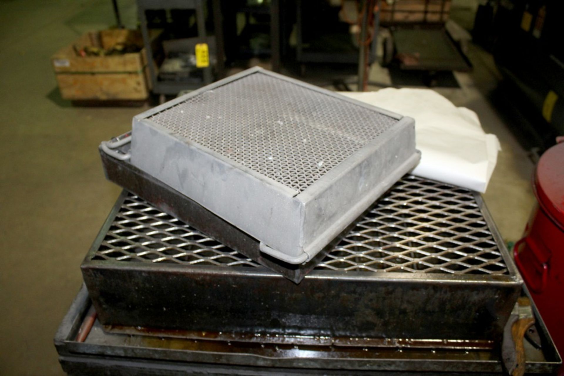 SAFETY-KLEEN DEGREASING TANK 34" X 24" X 35"