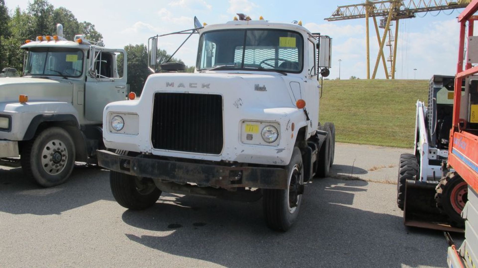 GREY MACK TRACTOR RD6885 YARD TRUCK, VIN 1M2P267Y9XMC47498 (RUNNING ...