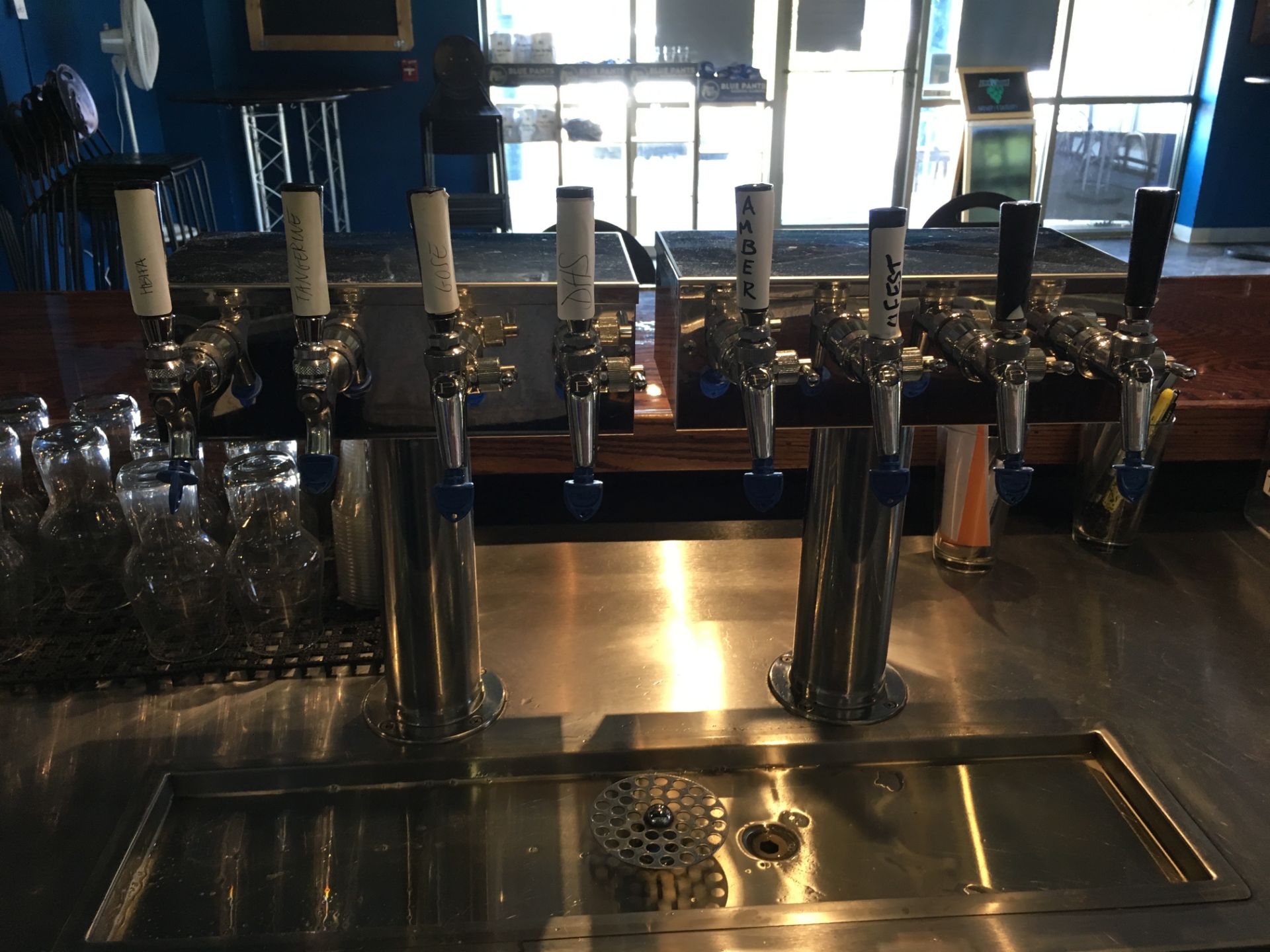 3-Door Keg Cooler with 8-Keg Taps (Contents and Kegs Not Included ...