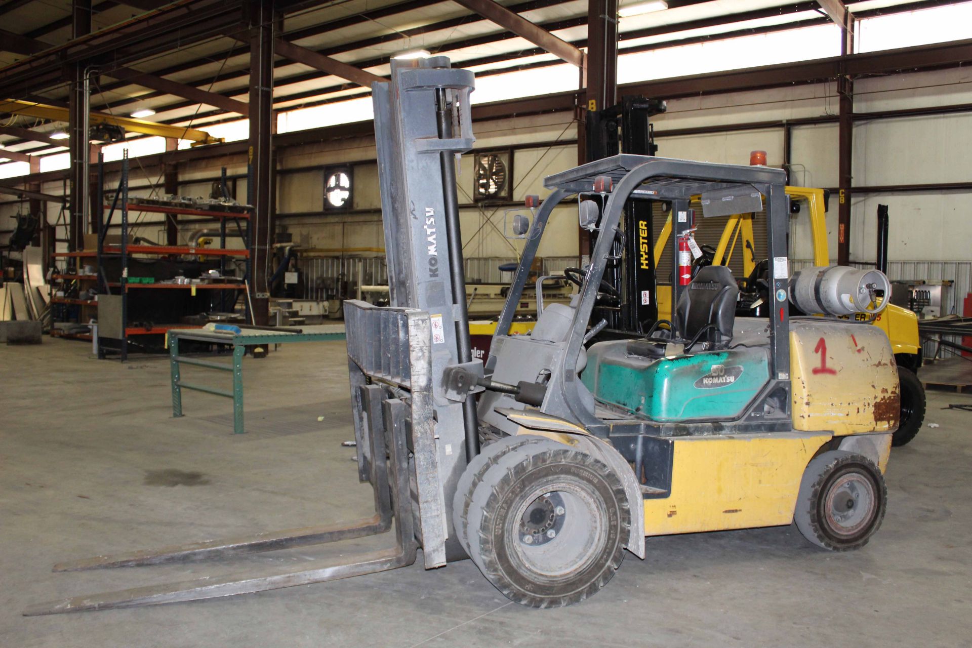 FORKLIFT, KOMATSU 50 10,000 LB. CAP. MDL. FG50A12-8, LPG pwrd., 2-stage ...