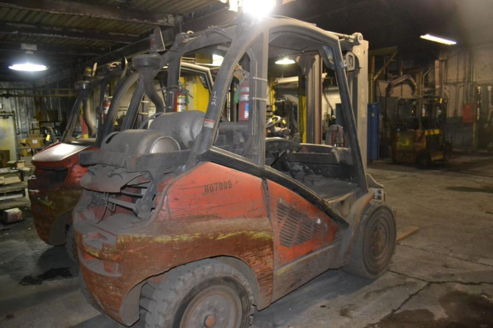 Linde 6000 lb. Diesel Fork Lift Model H50D, S/N H2X394C0382, 184 in ...