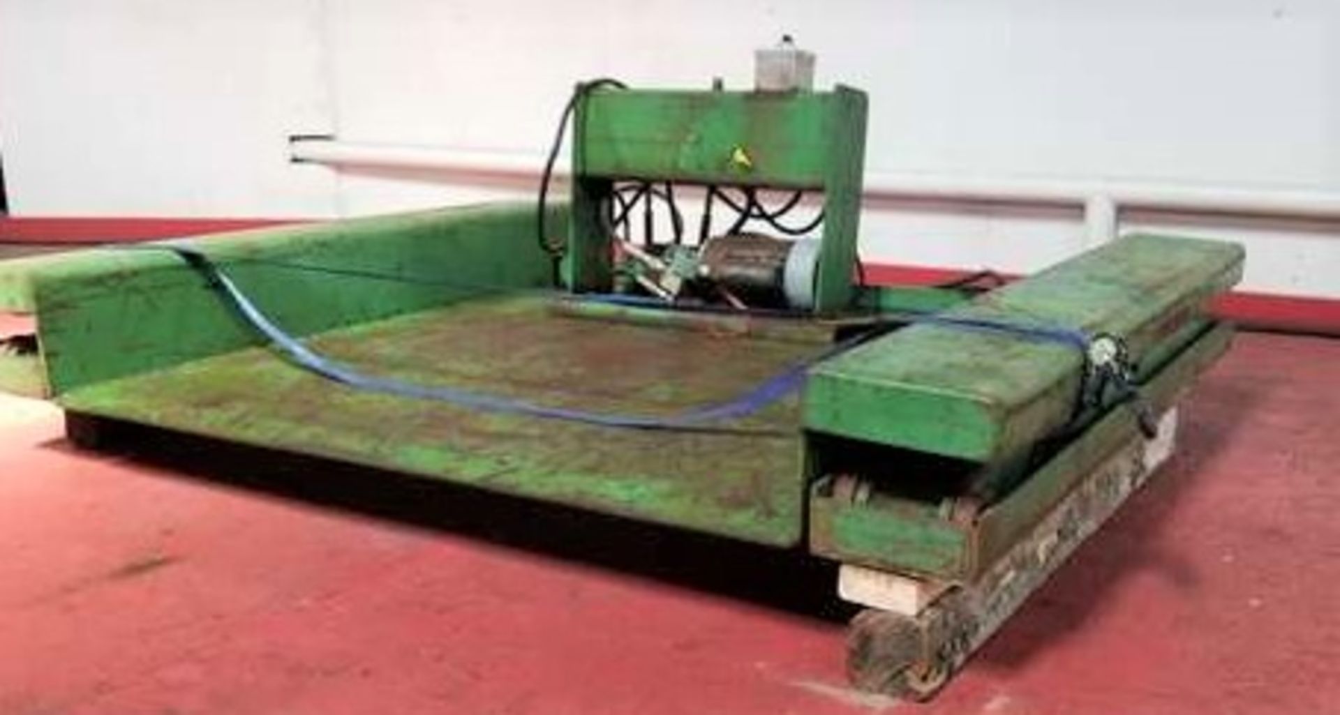 Ergonomic Pallet Lift. Hydraulic. Platform is 50" x 50" with pallet ...