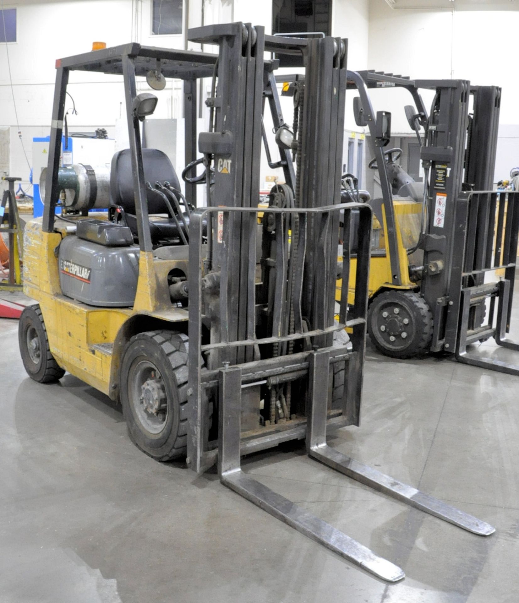 Caterpillar Model GP25K, 5000-Lb. x 188" Lift Capacity LP Gas Fork Lift ...