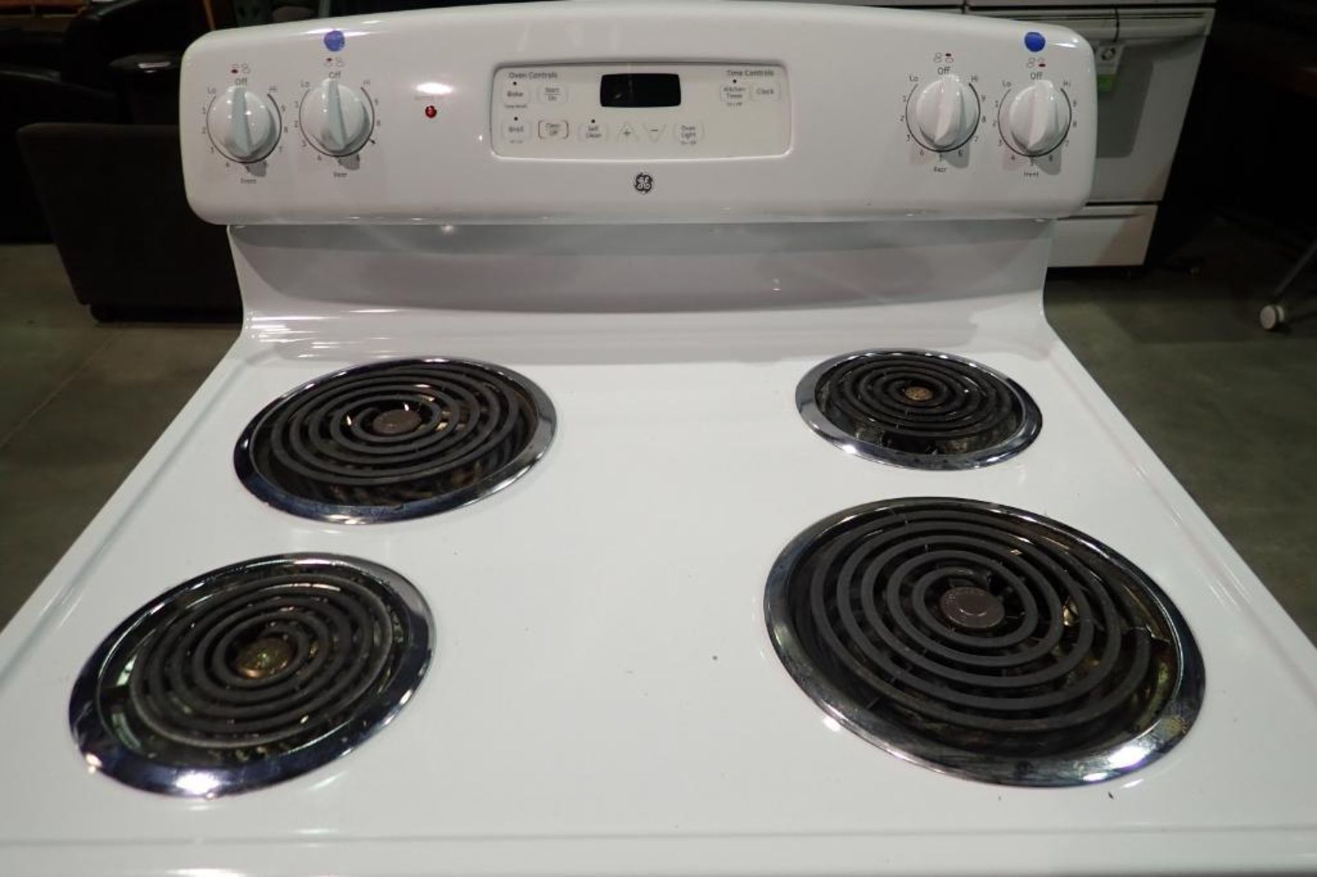 GE electric range coil top, Model JBP23DNWW, 47 in. x 30 in. x 25.5 in.