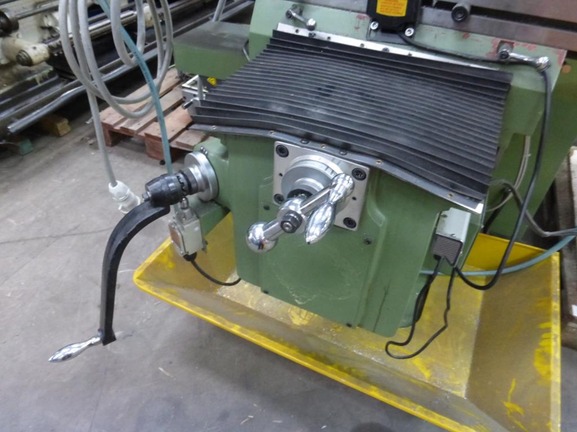 A Warco WM40 Turret Milling Machine S/N 1602066 YOM 02.20.16 Net Weight ...