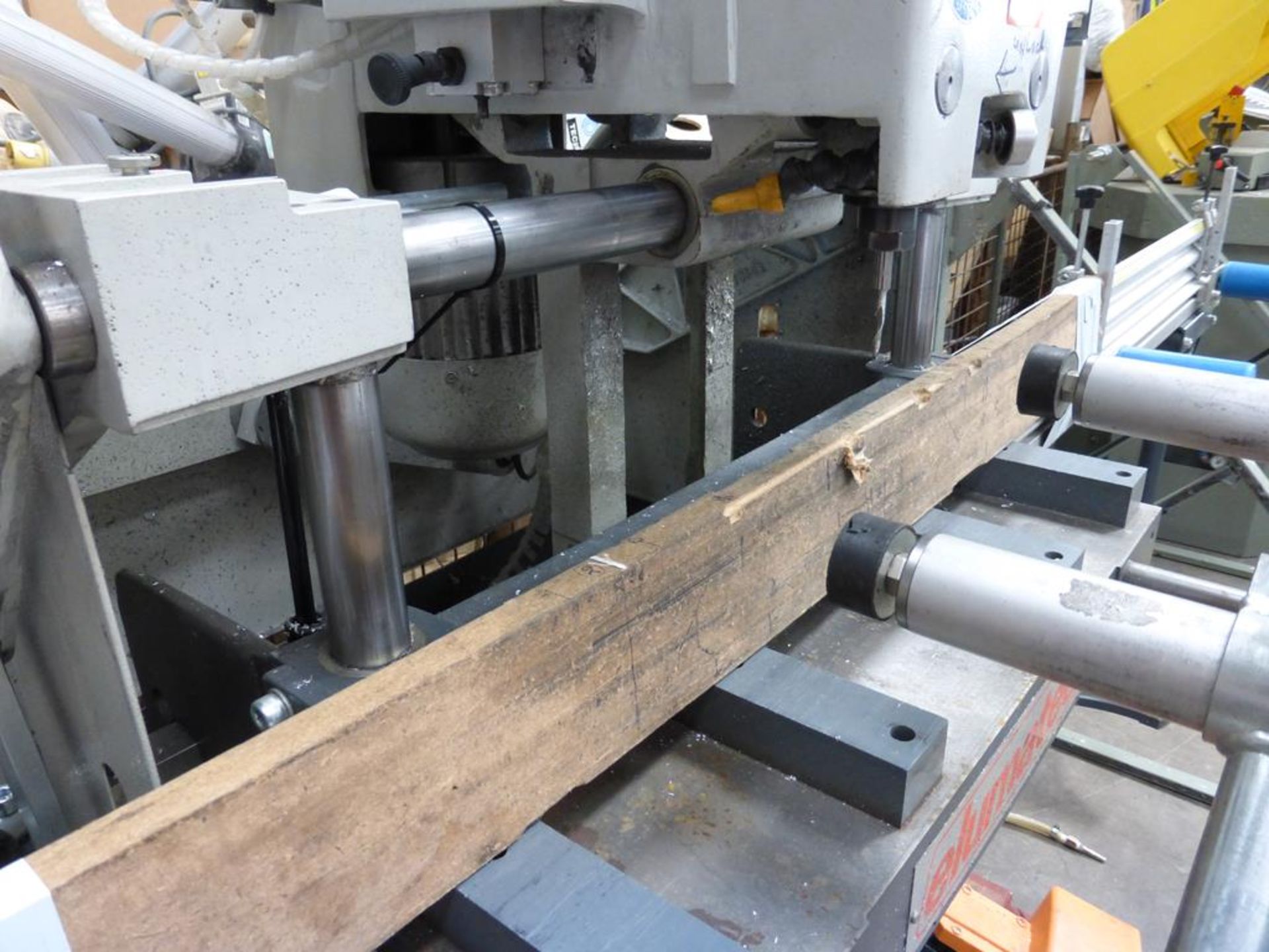 An Elumatec Model AS170 Copy Router YOM 2002 S/N 1700020833. Please ...