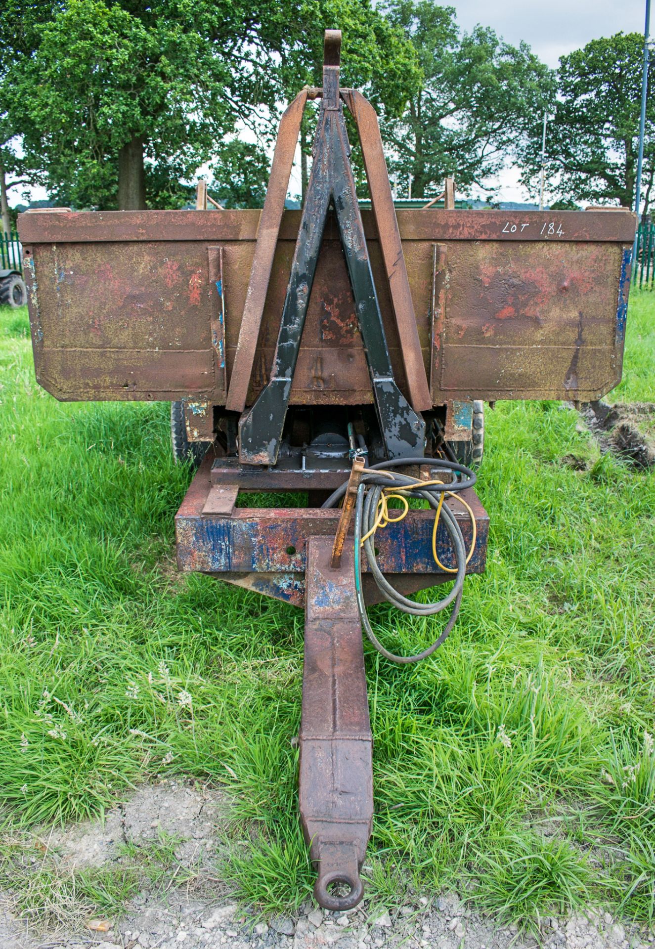 Tandem axle hook lift trailer c/w body