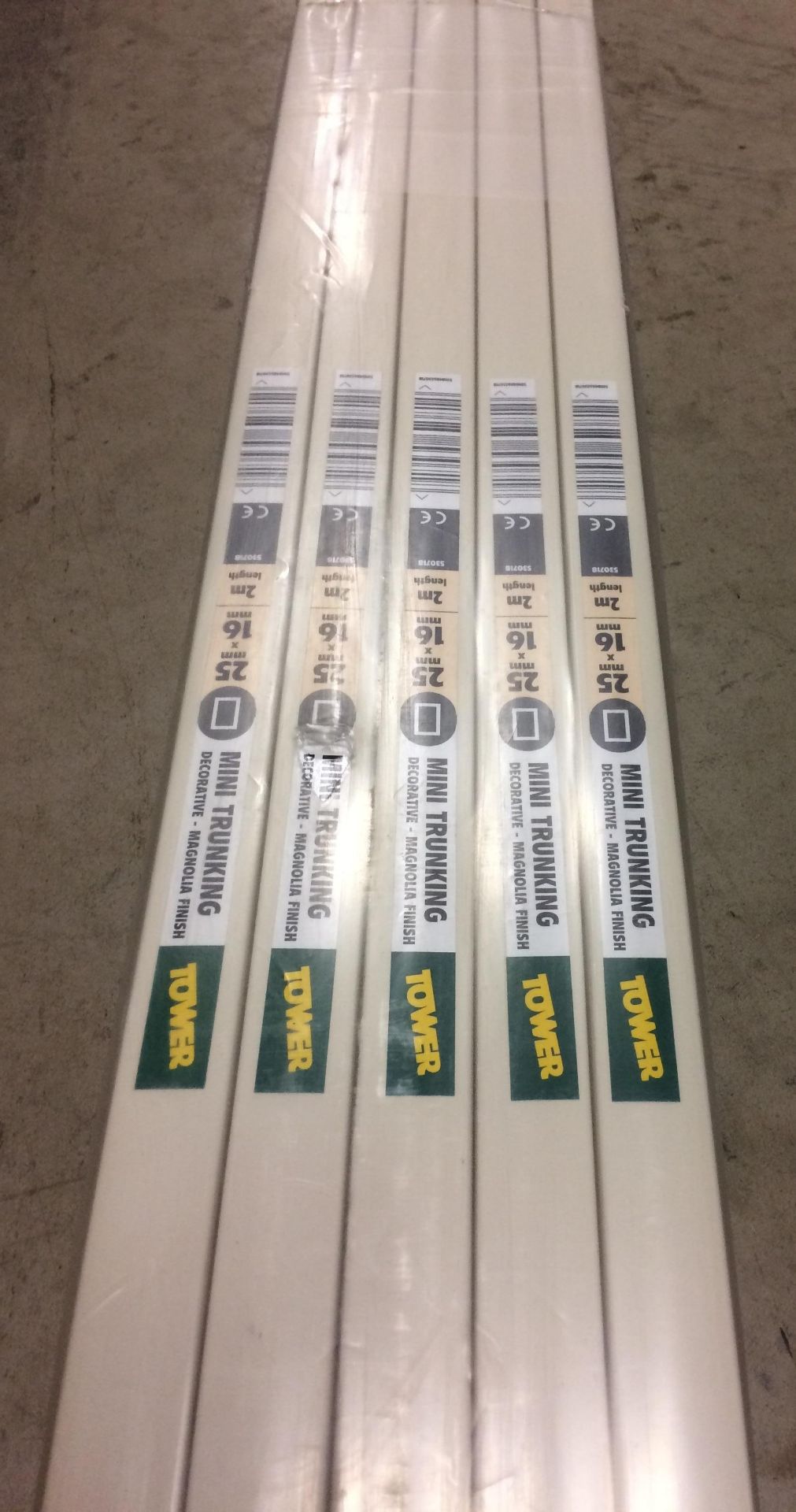 13 x packs of 10 Tower 25mm x 16mm mini trunking