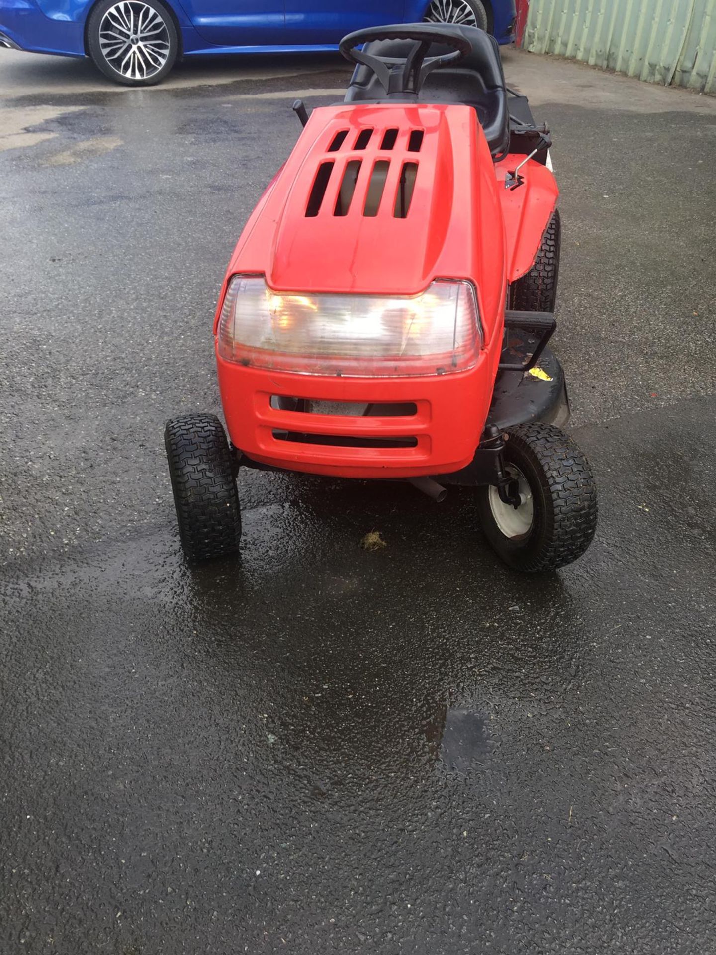 K - MTD J/136 AUTO-DRIVE RIDE ON LAWN MOWER WITH REAR GRASS COLLECTOR ...