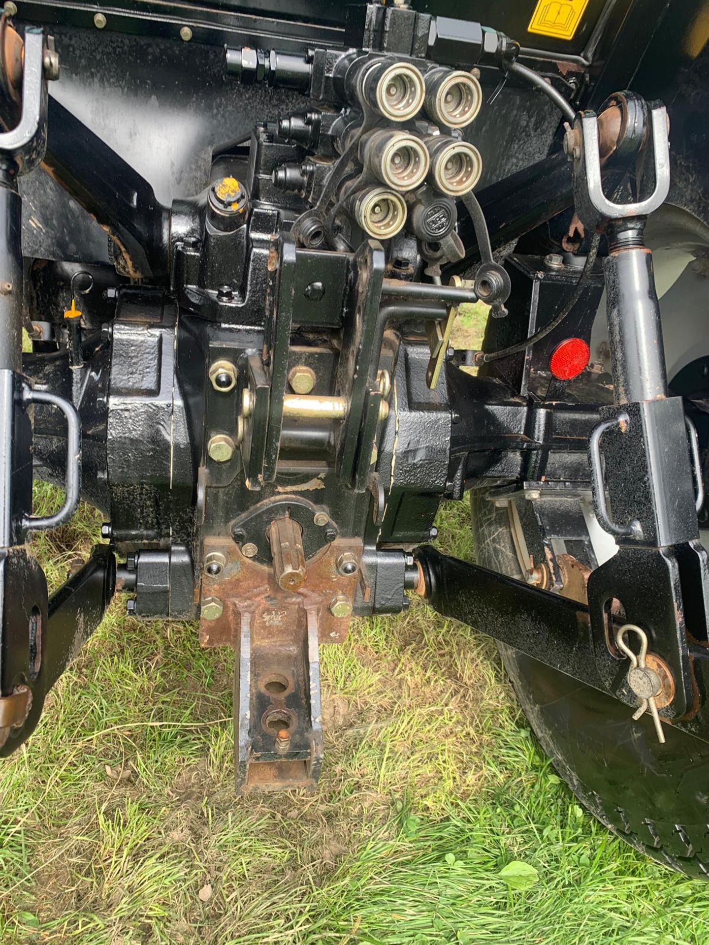 DS - JCB 354 COMPACT TRACTOR WITH FULL GLASS CAB, RUNS AND WORKS ...