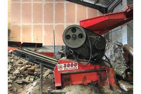 Red Rhino Mini Crusher 3000 Multiform In working order With diesel ...