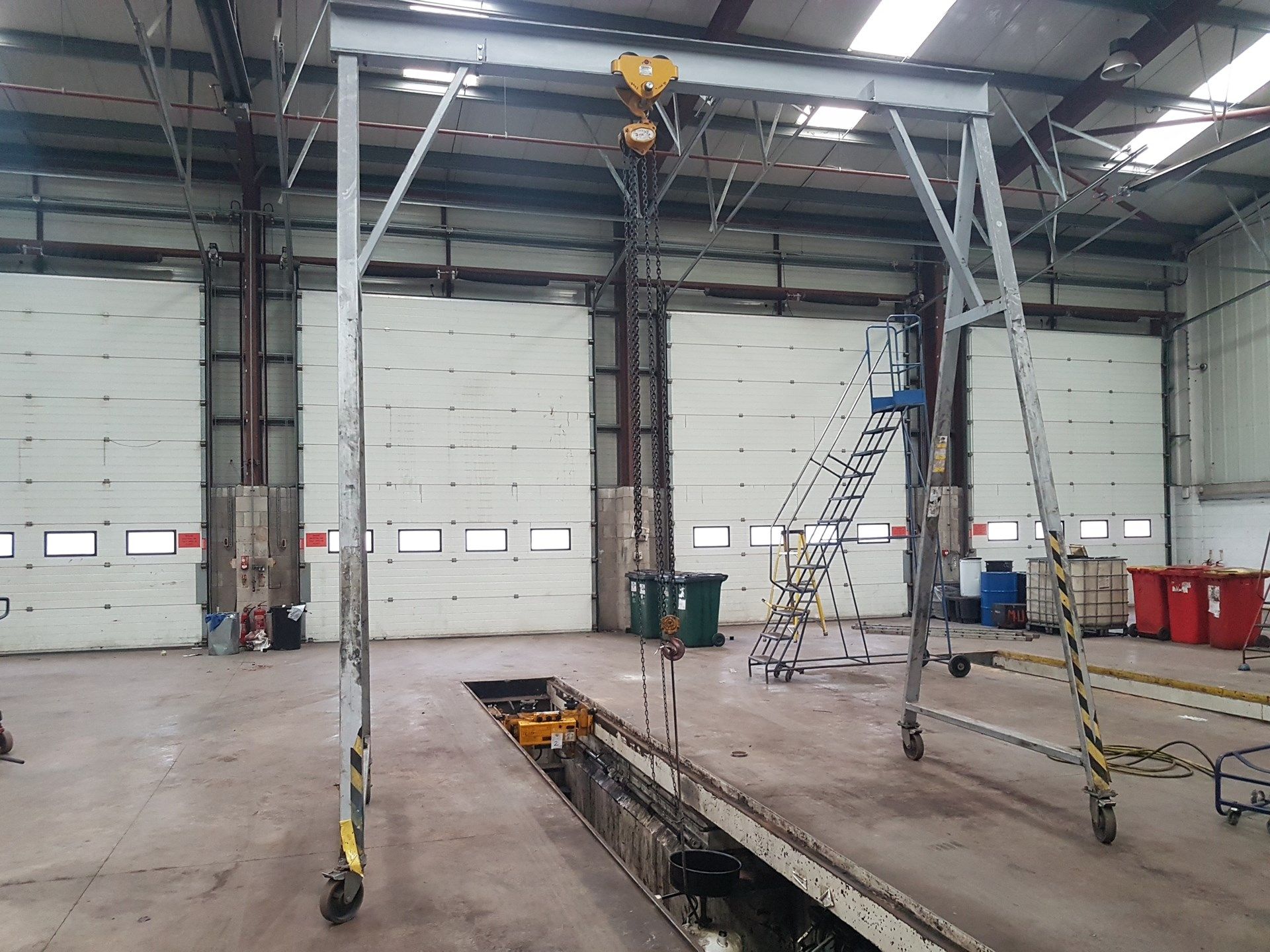 Mobile Gantry with 3 Tonne Manual Hoist (To Suit HGV Work) Will be ...