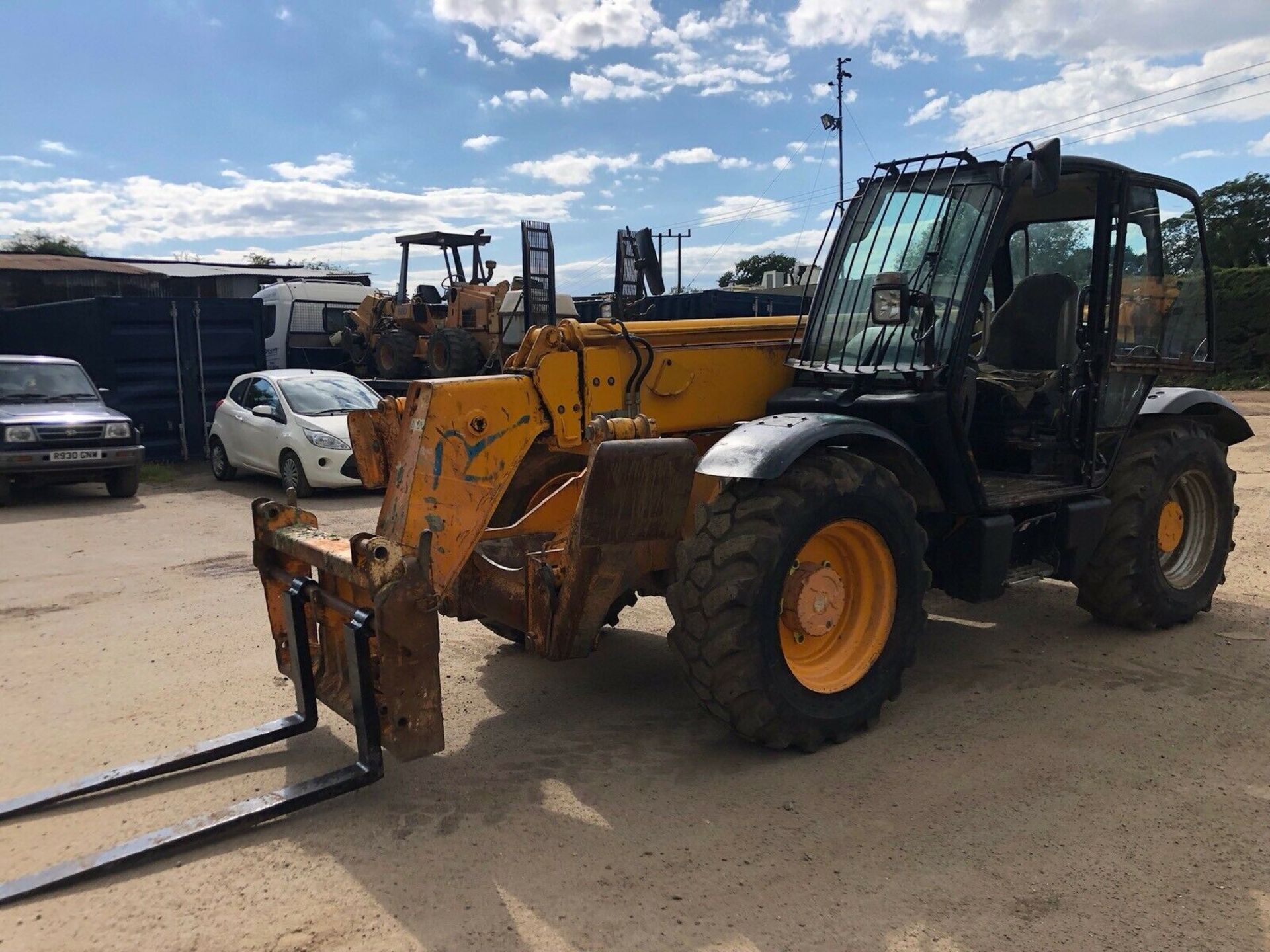 JCB 533-105 10.5 Meter Telehandler With Jack Legs. 2004 70% good tyres ...