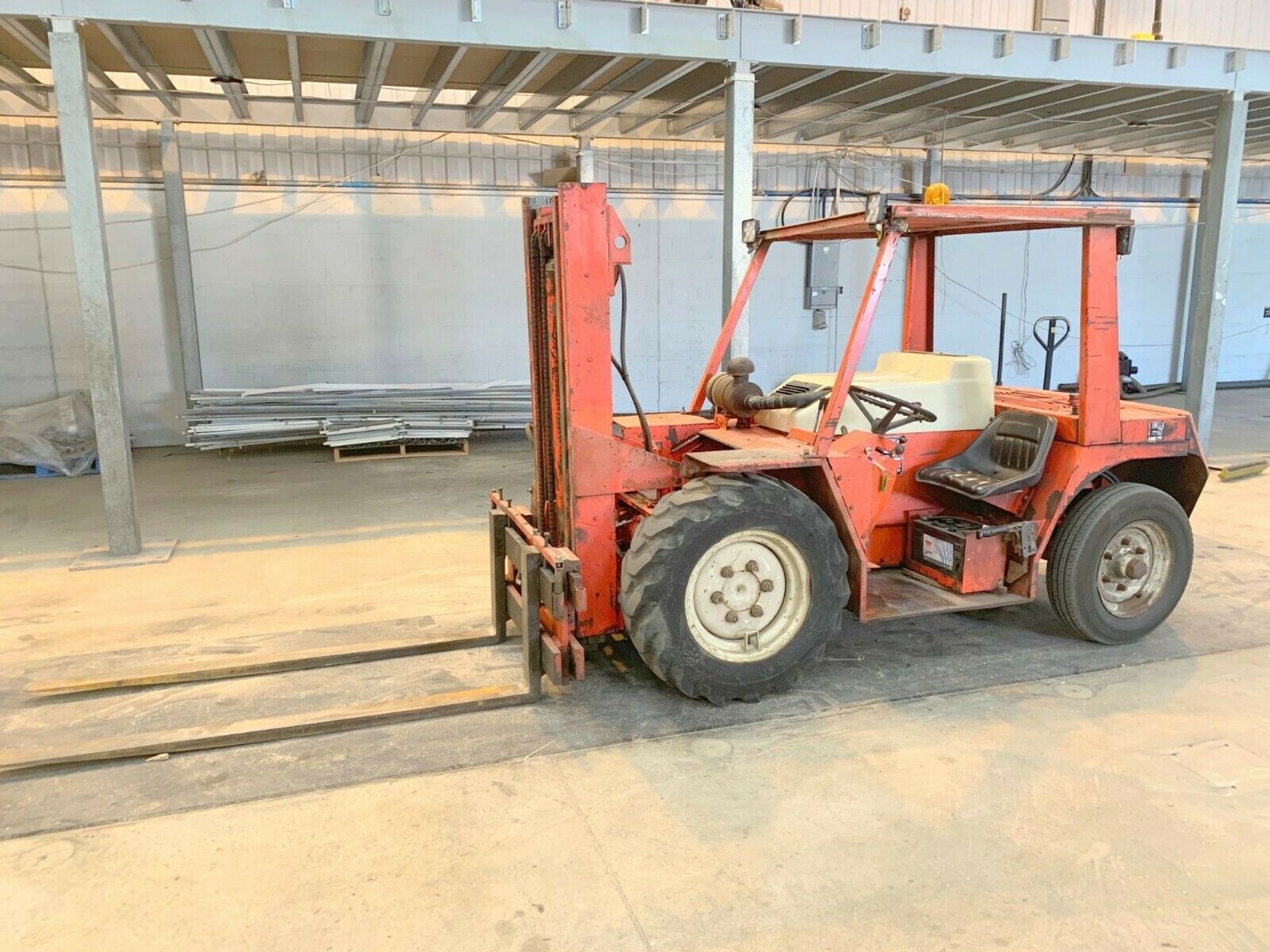 Manitou MC20 Diesel Forklift Long forks, side shifter Starts on the ...