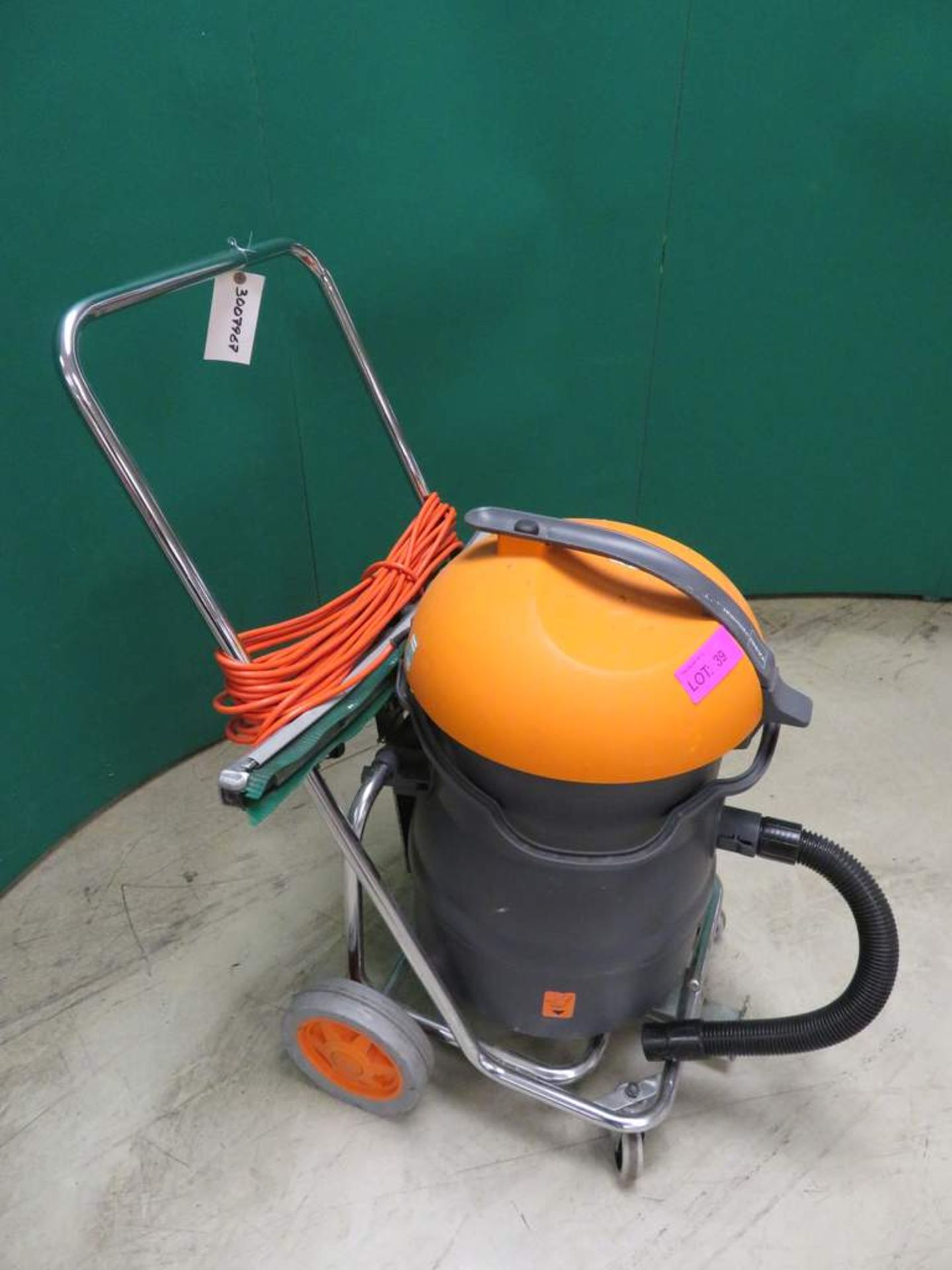 Taski Vacumat 22T Vacuum Cleaner. Powers Up But Not All Functions ...