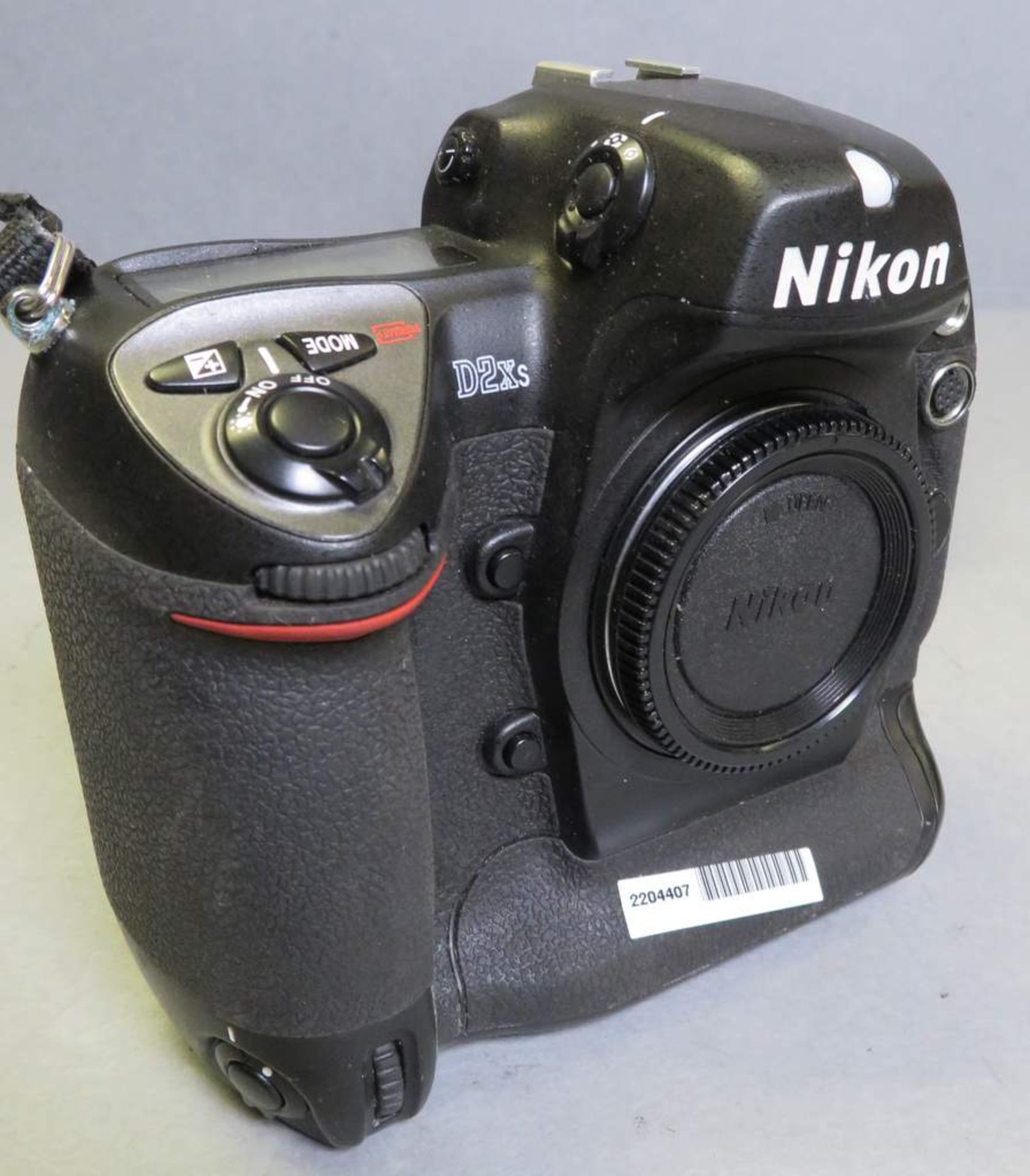 Nikon D2xS Camera body with strap - no battery or accessories