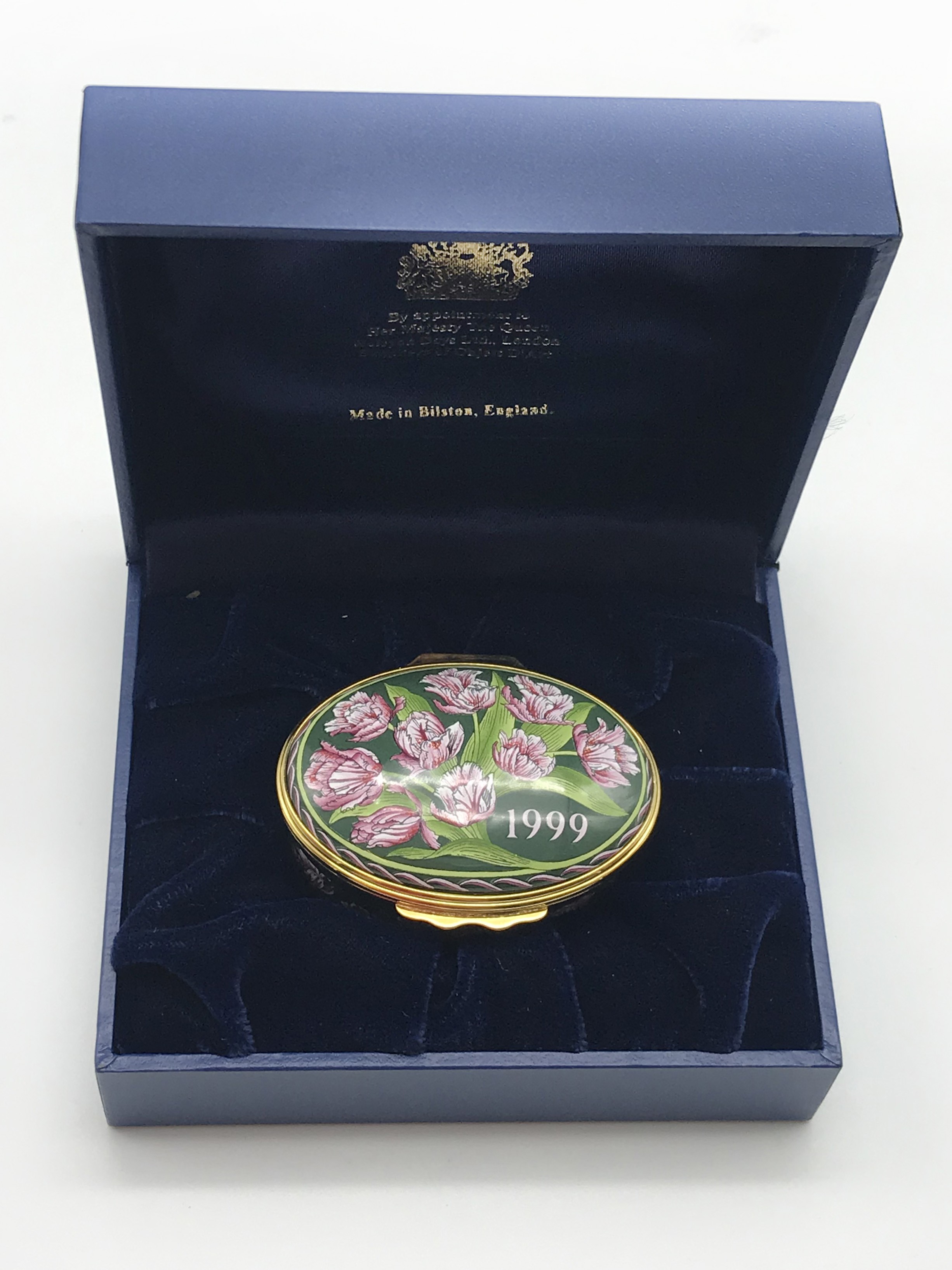 PAIR OF MODERN HALCYON DAYS ENAMELS PILL BOXES