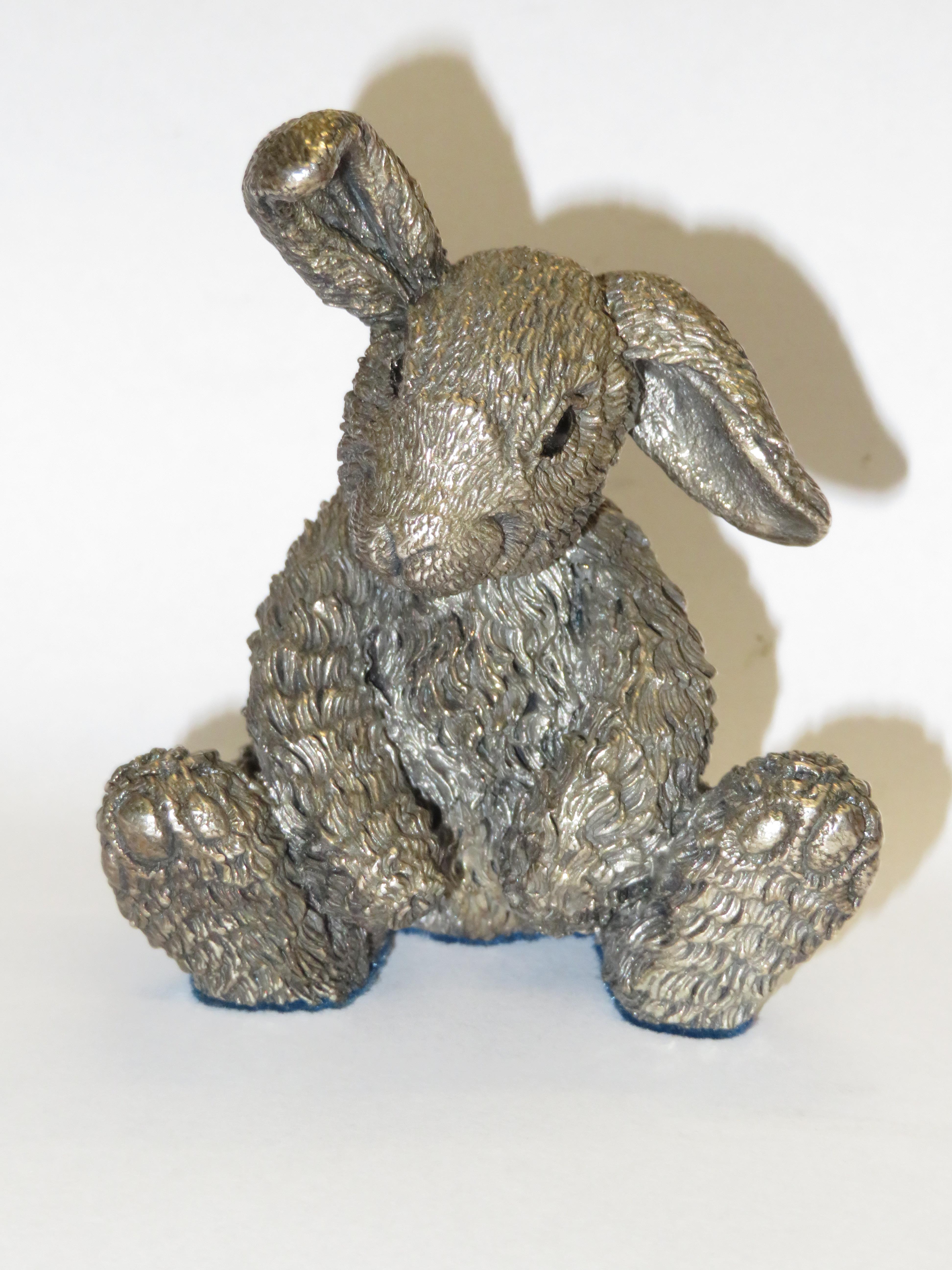 Silver hallmarked rabbit by country artists dated 1995 Height 7 cm