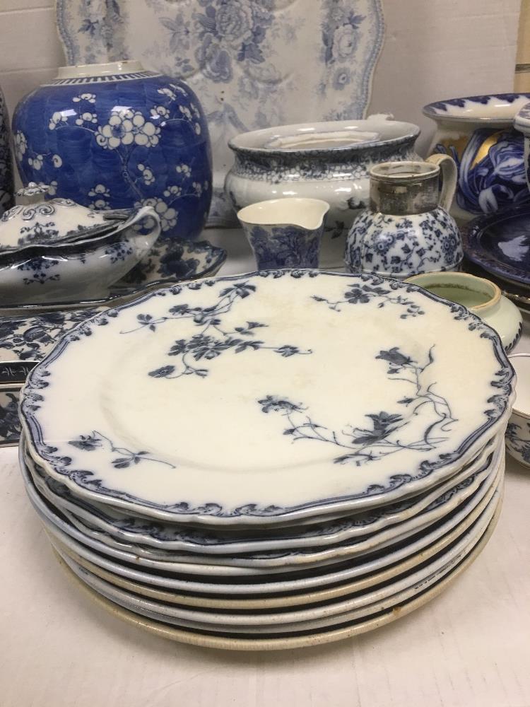 COLLECTION OF BLUE AND WHITE CHINA INCLUDING CAULDON