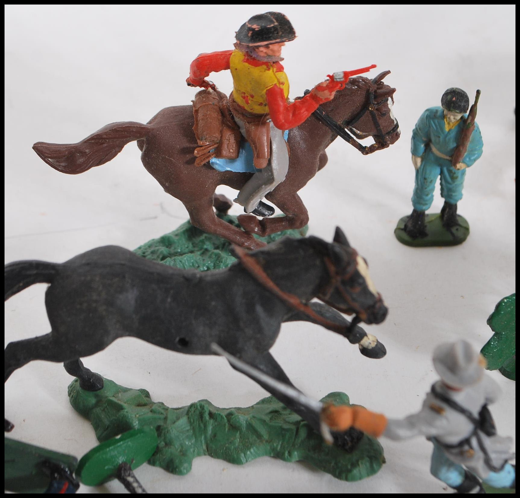 A collection of unboxed Britains Ltd made Swoppet plastic toy soldiers ...