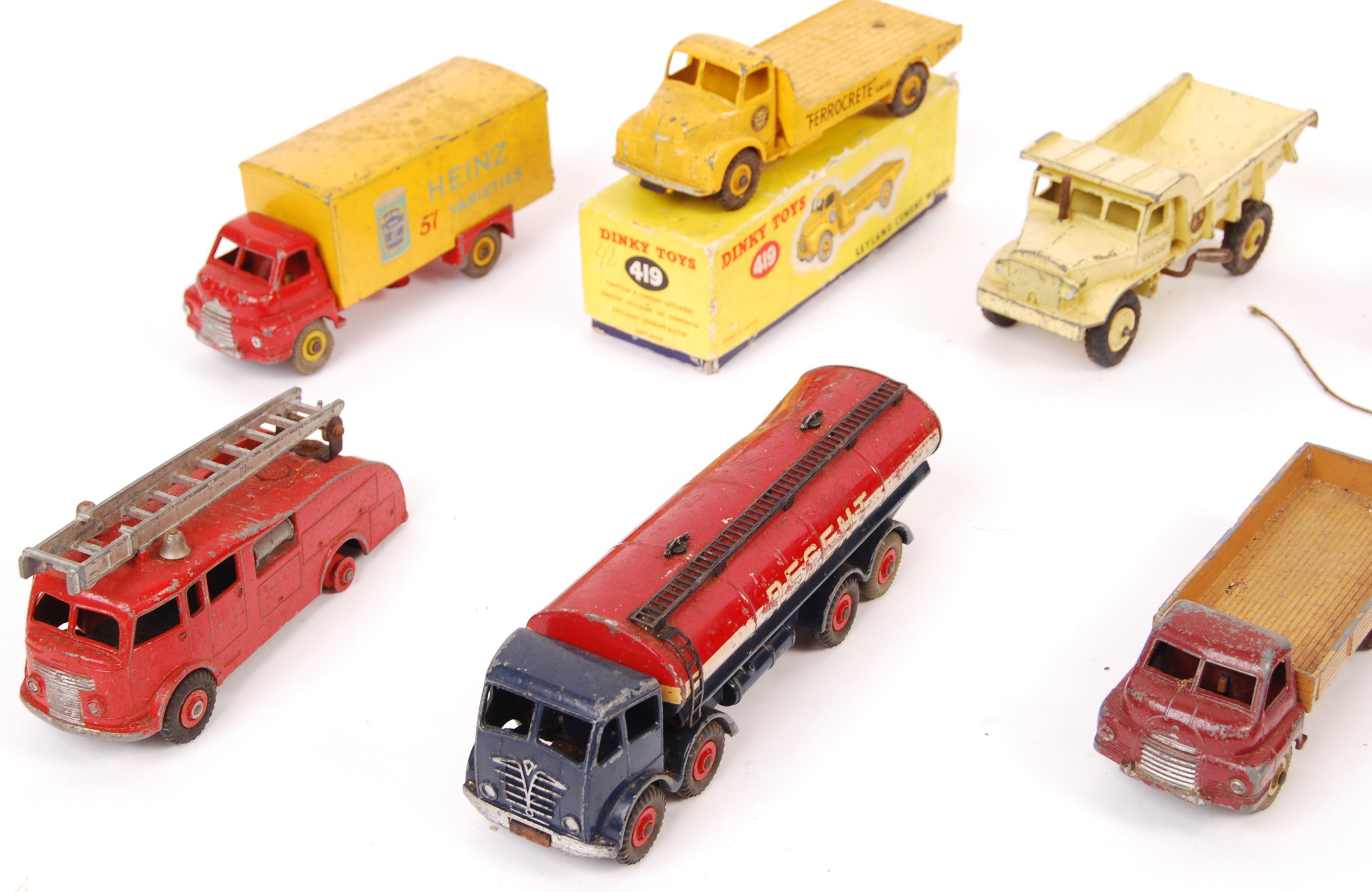 A collection of 12x original vintage Dinky Toys made diecast models to ...
