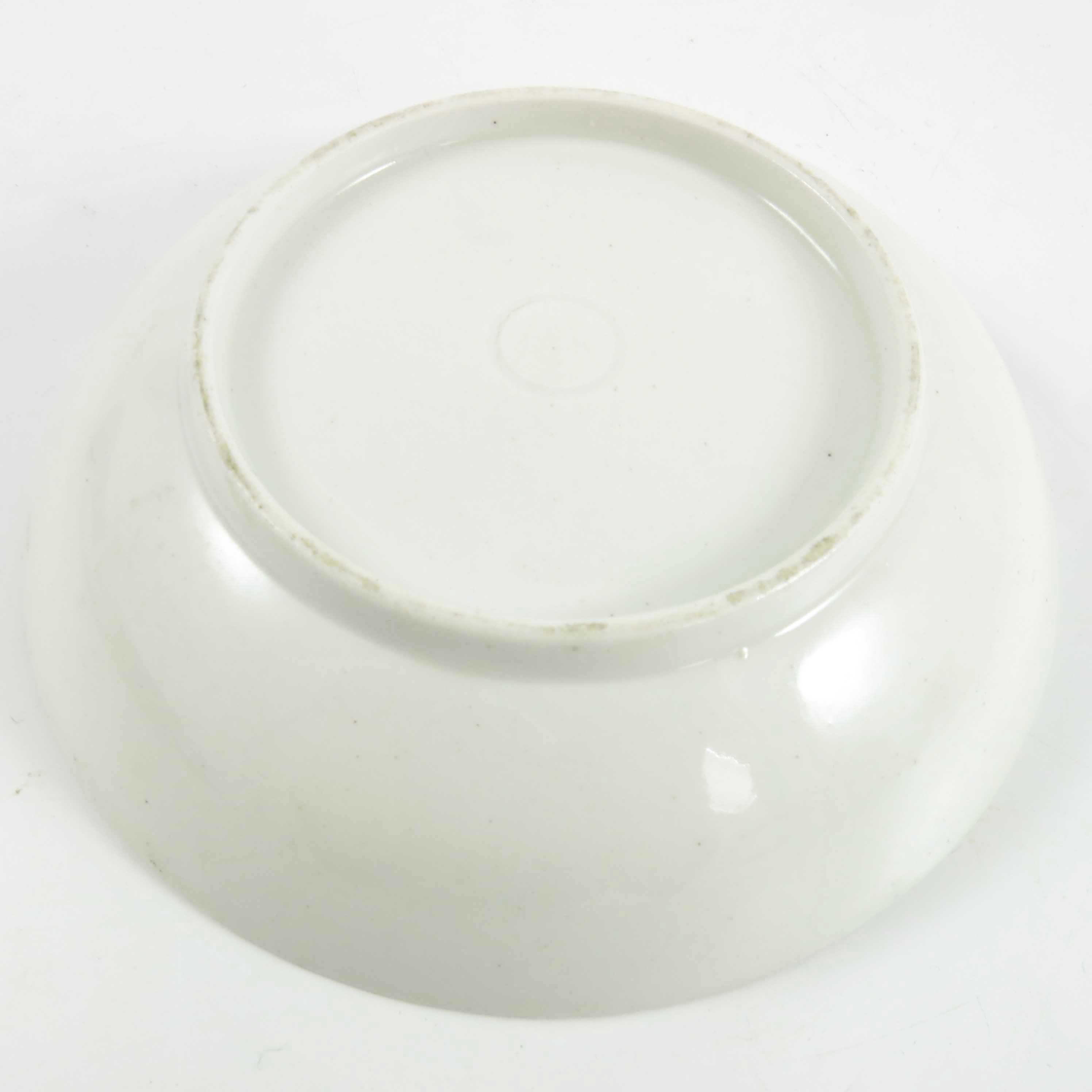 A COLLECTION OF 19th CENTURY ENGLISH PORCELAIN TEA BOWLS, SLOP BOWL AND ...