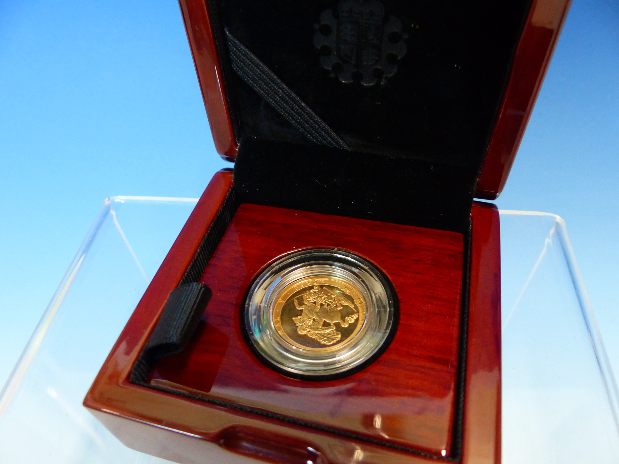 A 22ct GOLD FULL SOVEREIGN COIN. THE 200th ANNIVERSARY OF THE SOVEREIGN ...